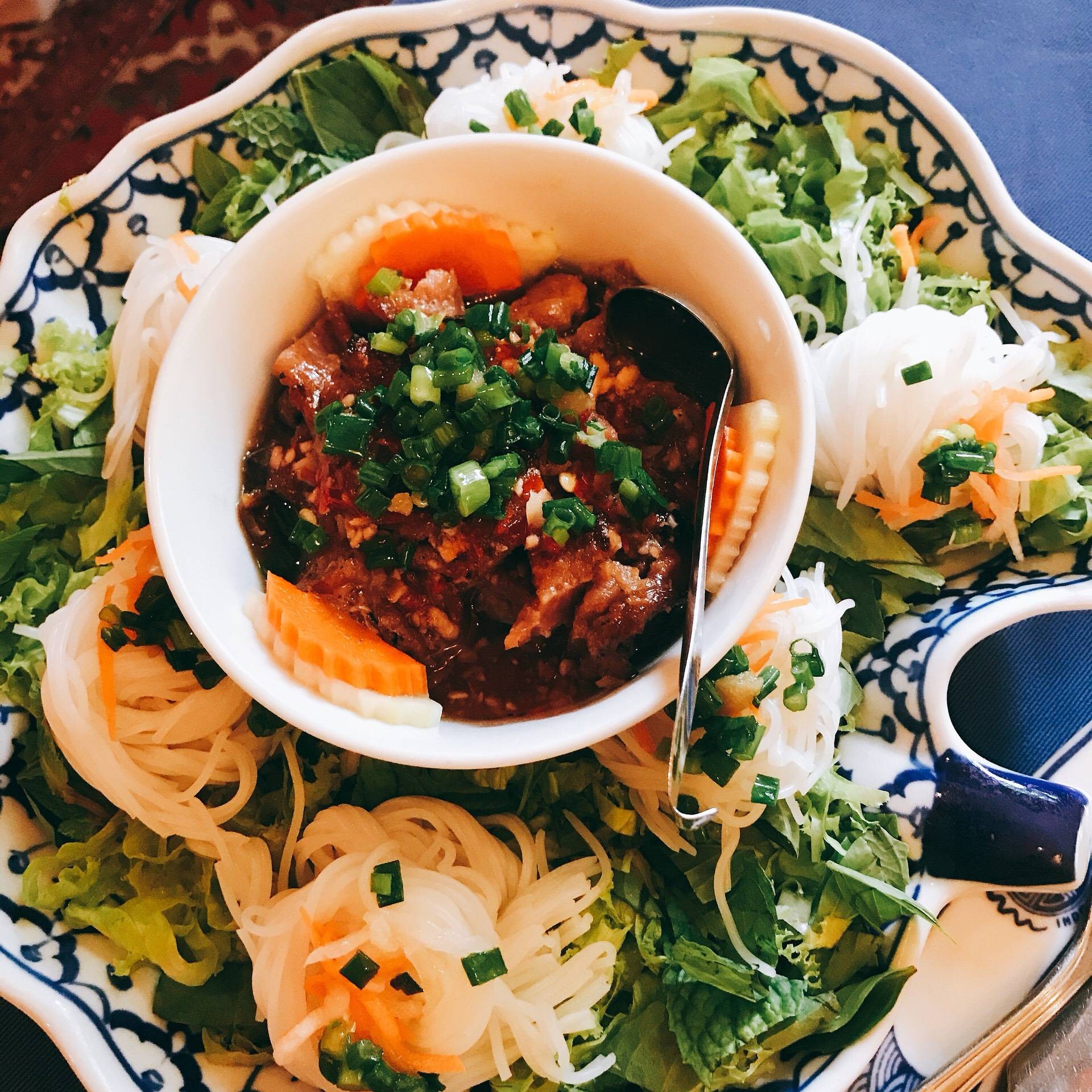 เส้นหมี่หรือขนมจีนหมูย่าง ร้าน Le Dalat สุขุมวิท 23 (ประสานมิตร) - Wongnai