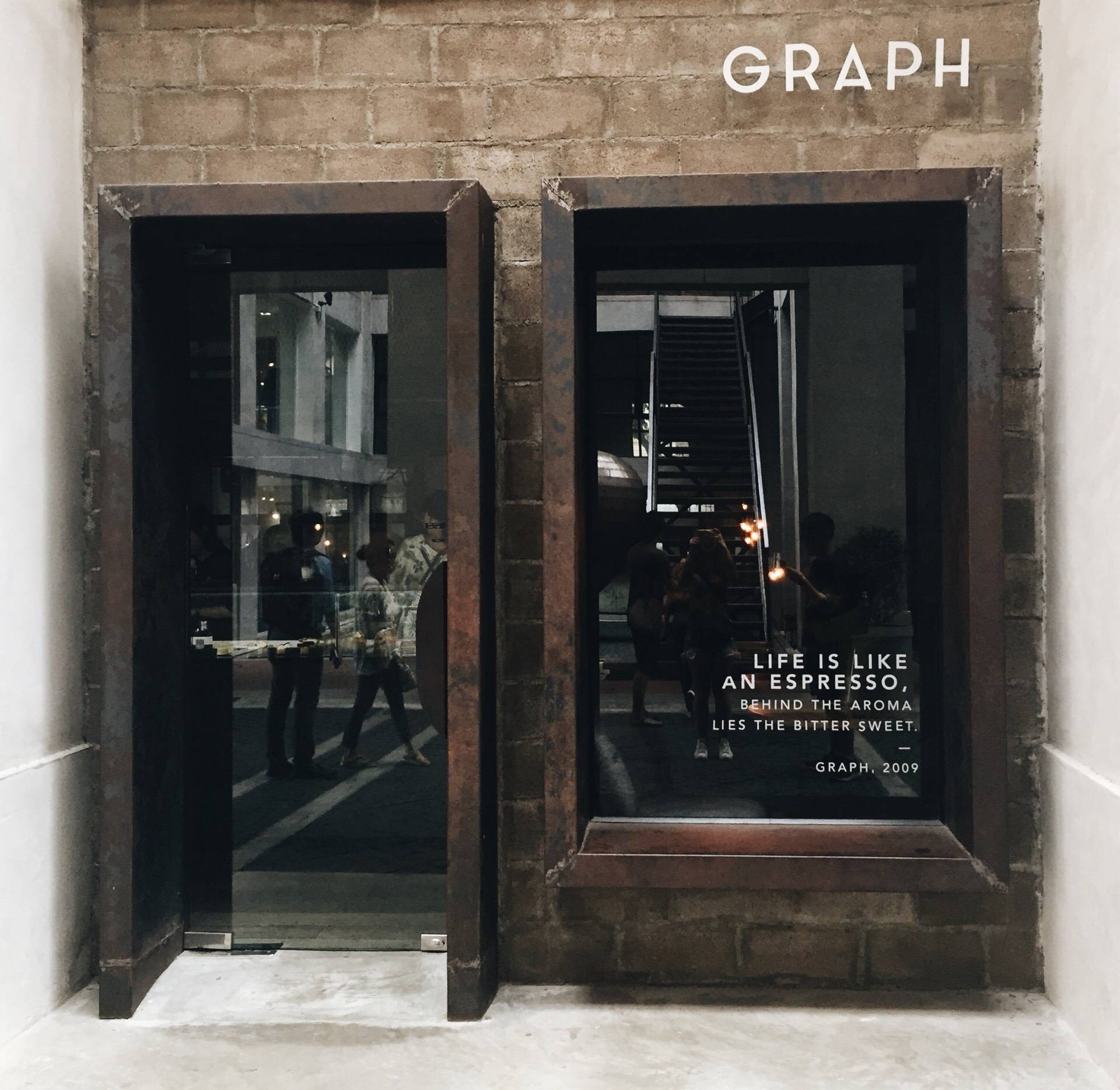 รีวิว GRAPH One Nimman - ร้านกาแฟสีดำที่มีสไตล์ไม่เหมือนใคร ☕️