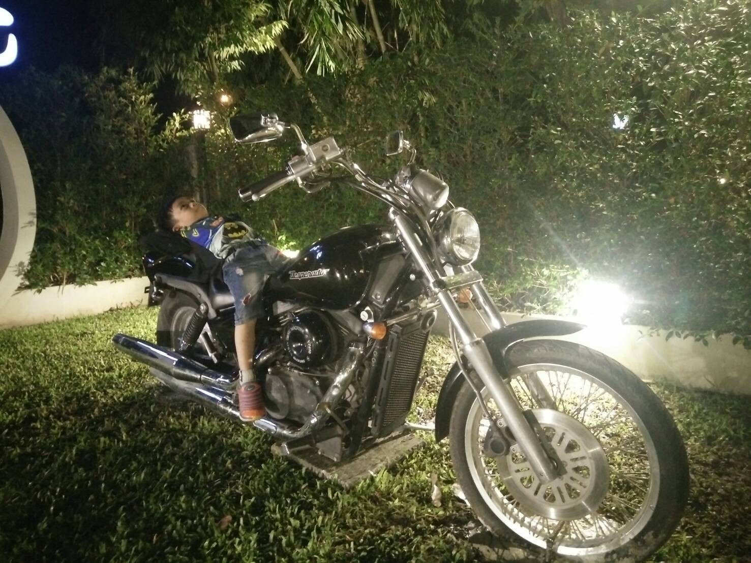 รีวิว ส้มตำฮัลโหลโซลาว Hello Solao - อือม รถเยอะจัง..ขับมาคนละคันเหรอ