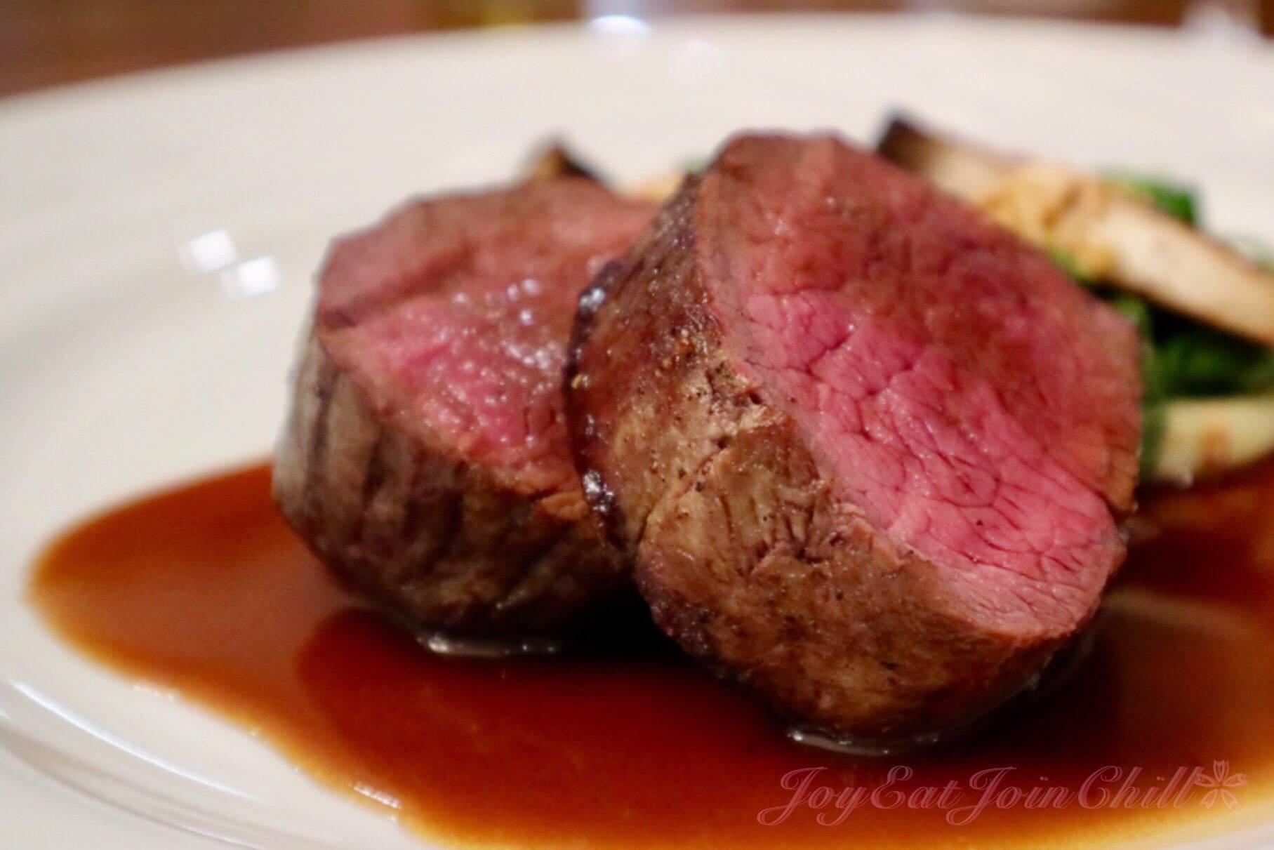 Grilled Australian tenderloin, garlic potato puree, sauteed spinach ...