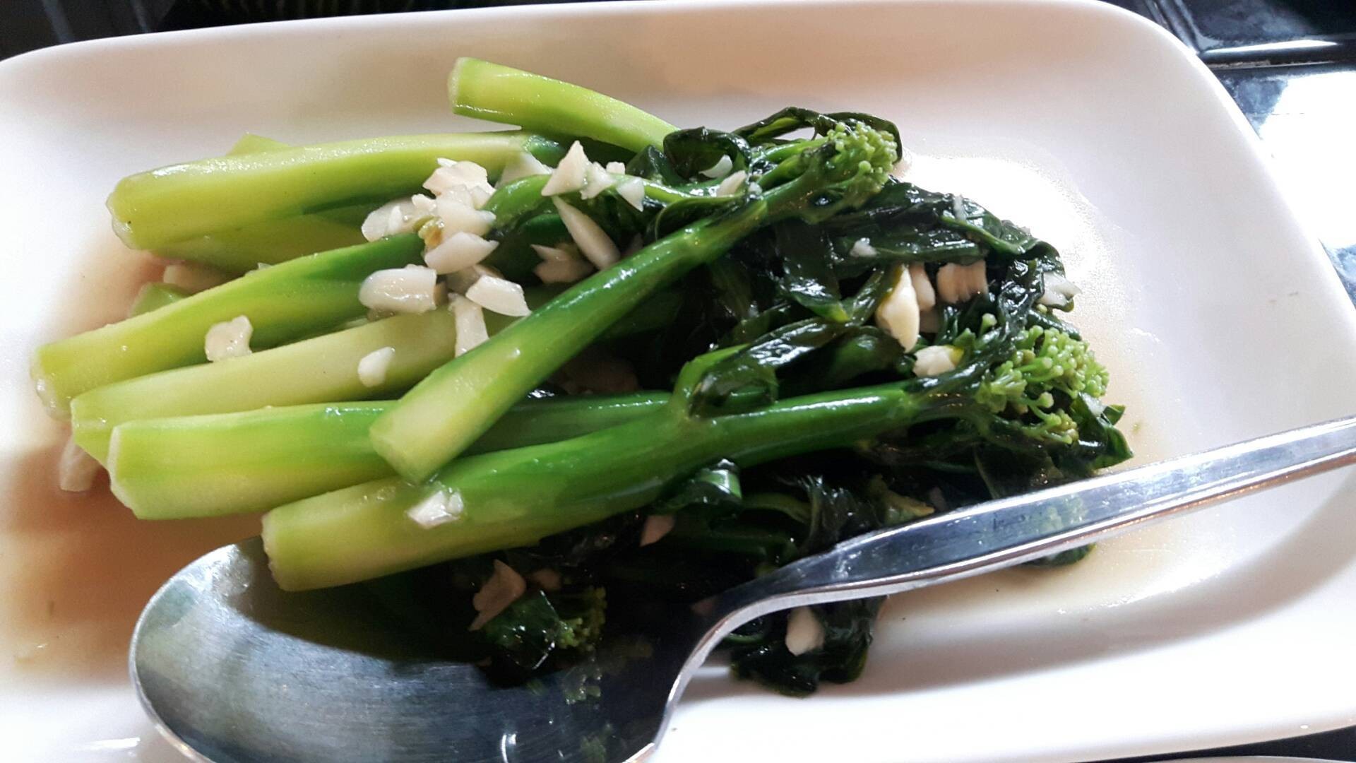 คะน้าน้ำมันหอย ร้าน Boss Thai & Seafood Restaurant (river)