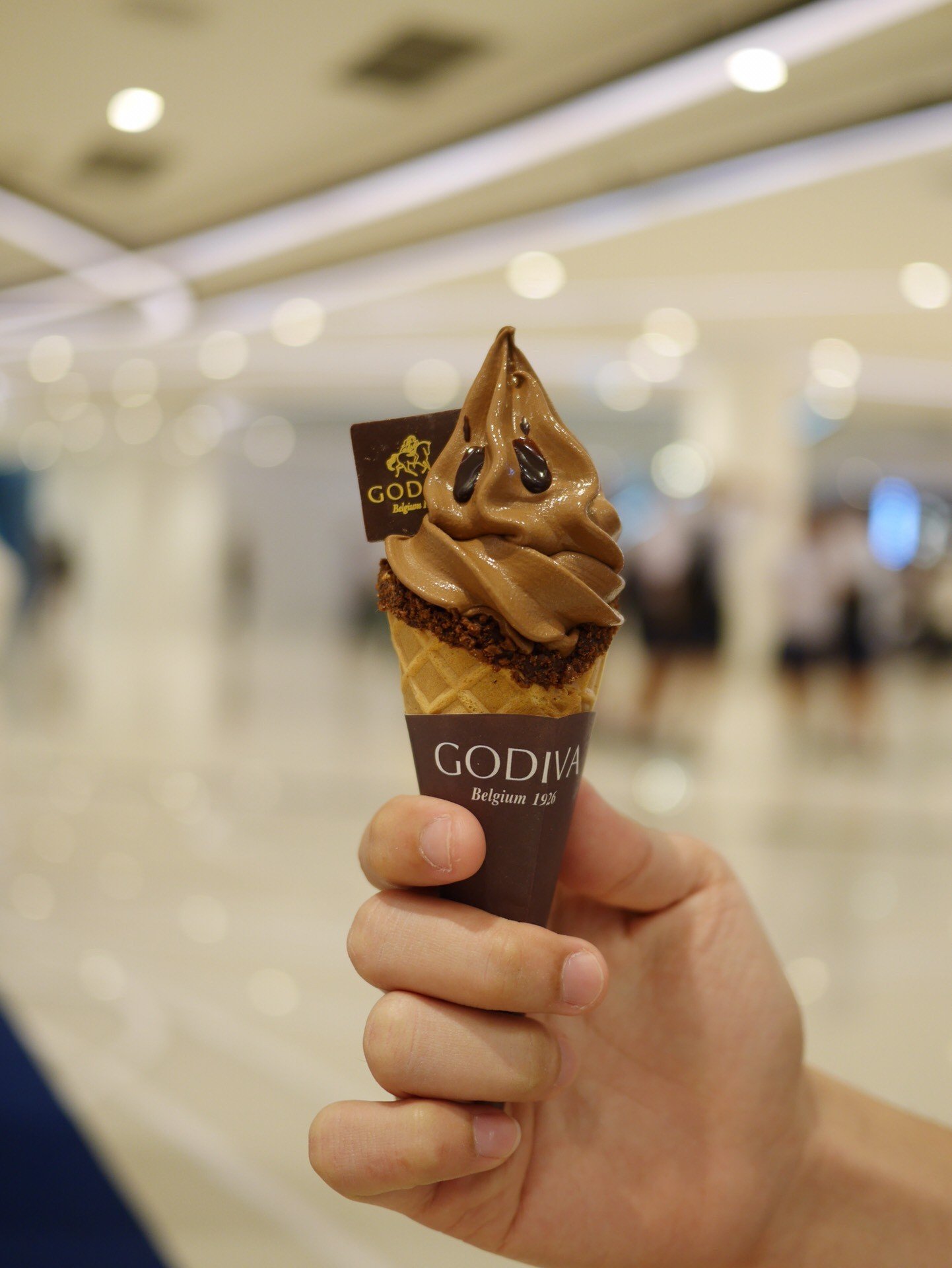 รีวิว GODIVA ฟิวเจอร์พาร์ครังสิต - ใช้คะแนน KTC 999 คะแนน รับฟรี MiniDark1 โคน ราคา 195 บาท
