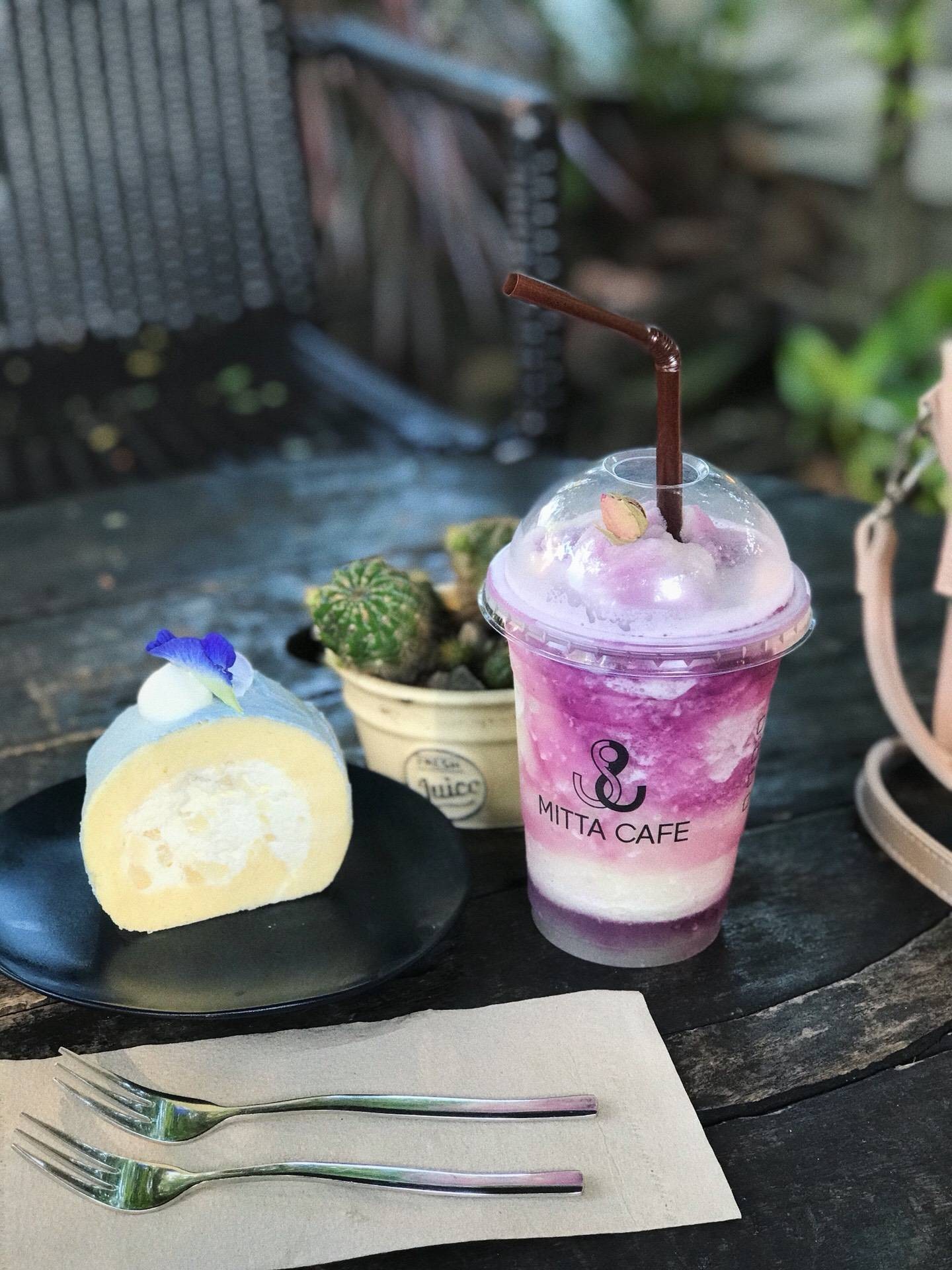 รีวิว Mitta Cafe - Mitta Cafe เครื่องดื่มดี ขนมอร่อย บรรยากาศชวนผ่อนคลาย☘️