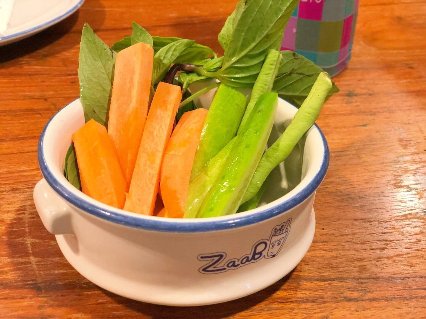 รีวิว Zaab Eli (แซ่บอีลี่) สีลมคอมเพล็กซ์ - แซ่บอีลี่สมชื่อจ้า