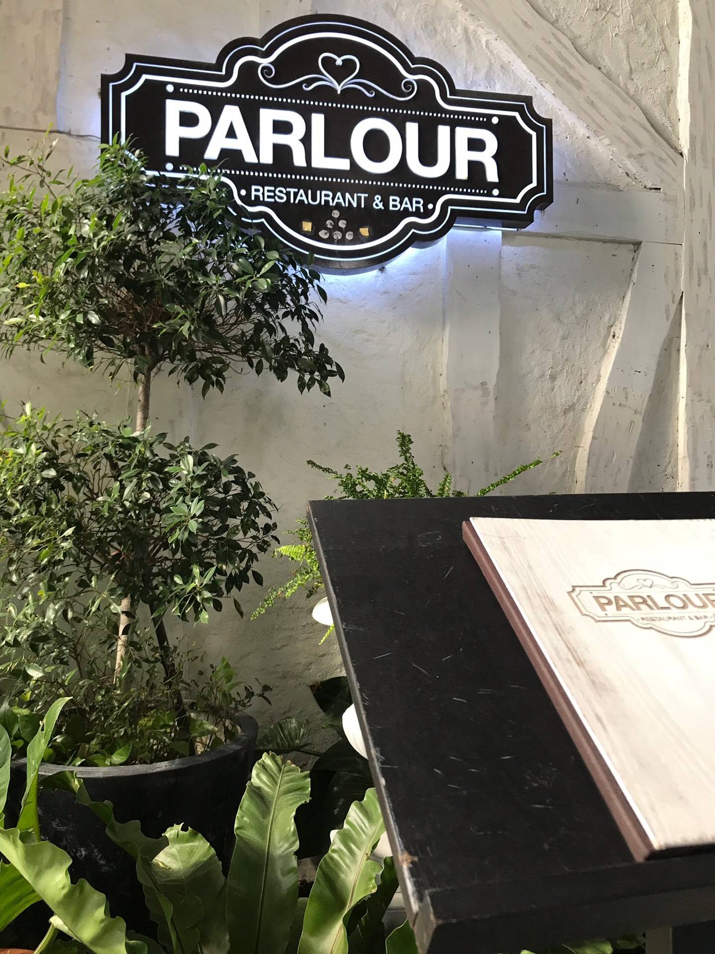 รูป Parlour Restaurant & Bar คริสตัล ดีไซน์เซ็นเตอร์
