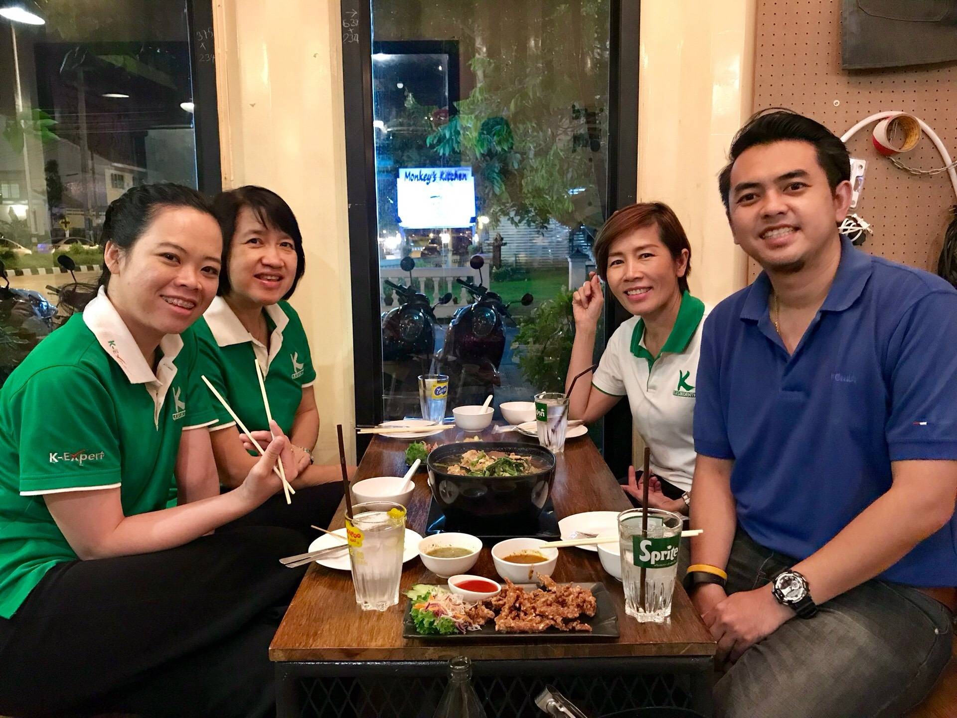 รีวิว Inbox Coffee Bar - สังสรรค์ช่วงเย็น