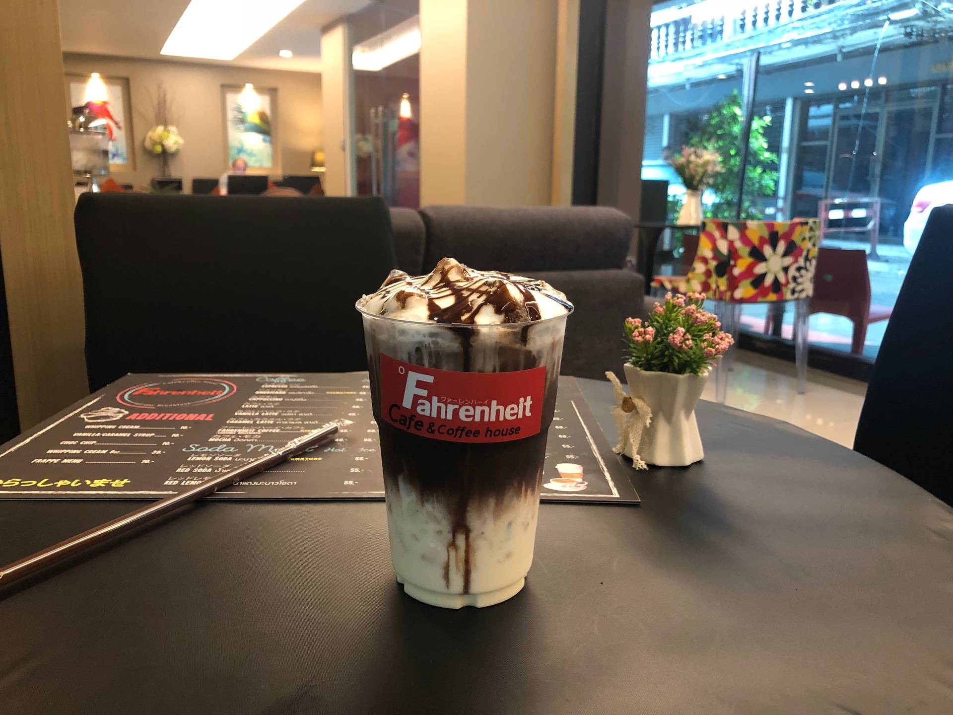 รีวิว Fahrenheit Cafe & Coffee House - โกโก้ลาวาอร่อยมาก คนชอบโกโก้หรือ ...