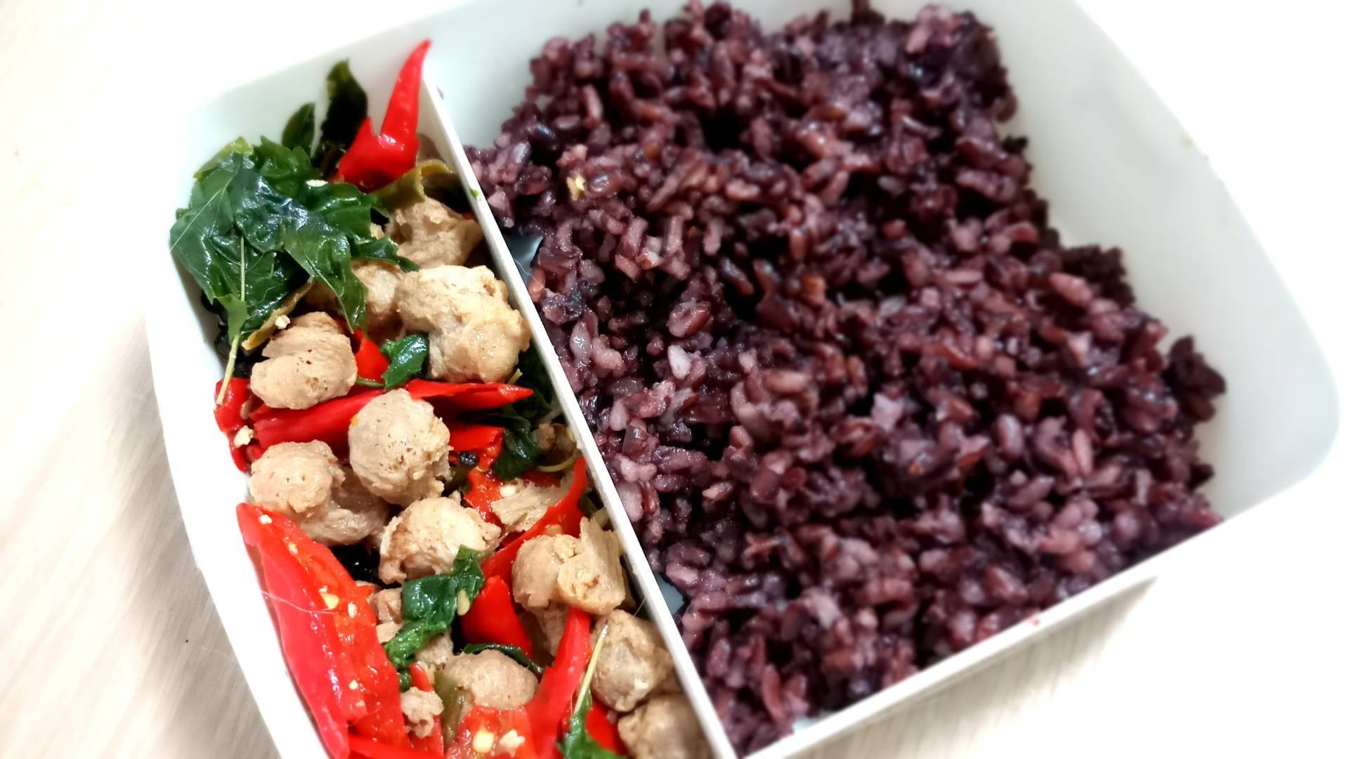 สูตร ข้าวกล่อง ผัดกะเพรา J พร้อมวิธีทำโดย DawDaw Homemade