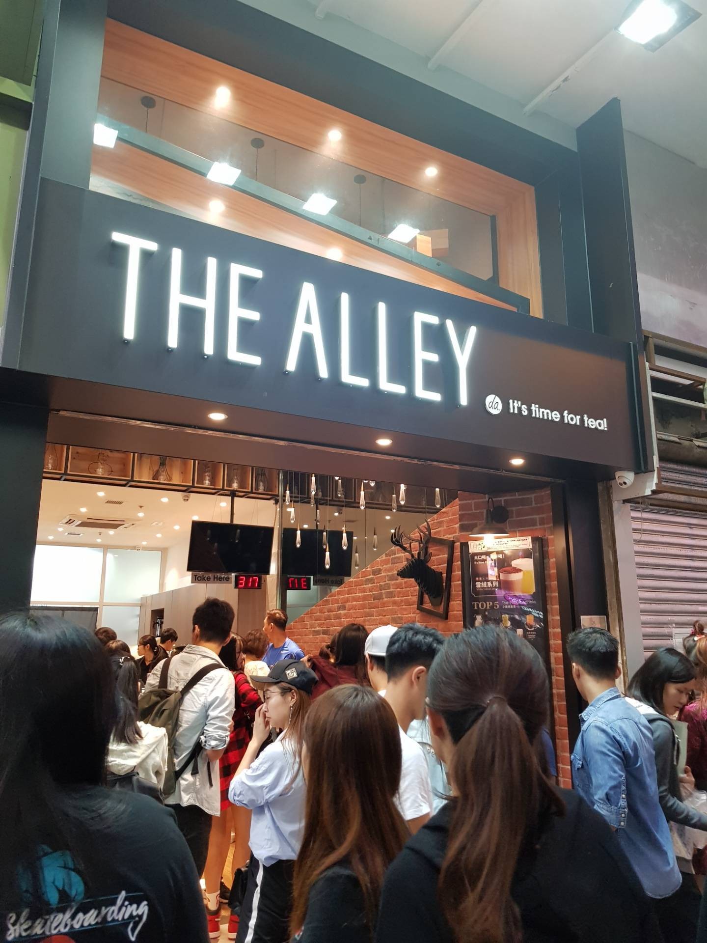 รีวิว The Alley - ร้านนี้คนต่อคิว อย่างอลังค์