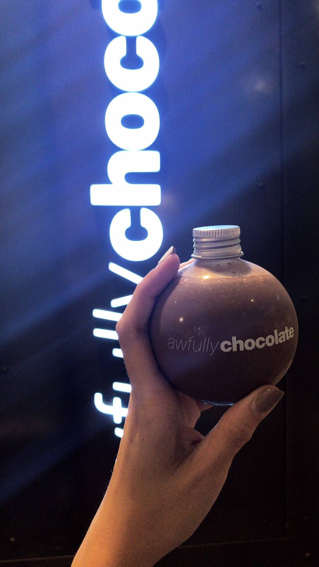 รีวิว Awfully Chocolate - Chocolate milk เข้มข้นดีแต่แพง
