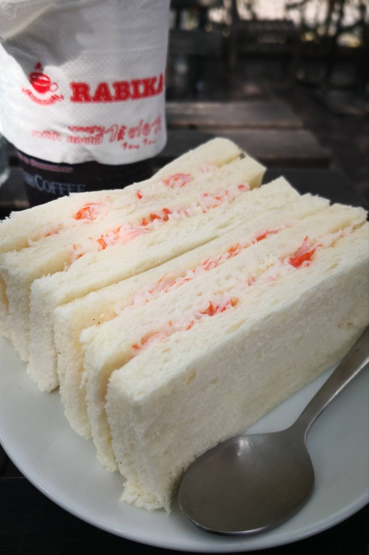 รีวิว Rabika Coffee ปั๊มเอสโซ่บางนากม.3 - พึ่งพาได้ มีที่นั่งสบายๆ ยามเช้า