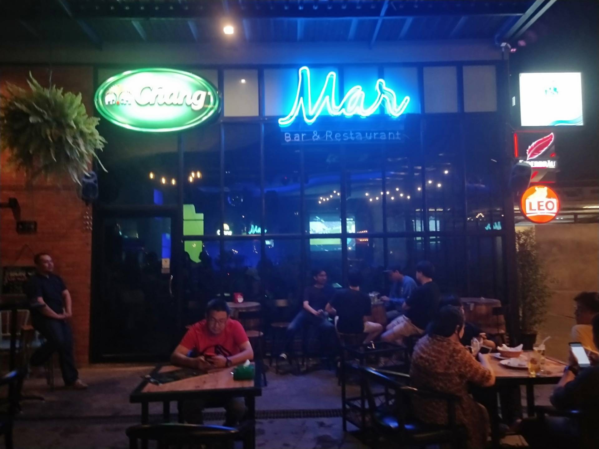 รีวิว MAR Bar & Restaurant Chiang Mai - ชิลๆยามค่ำคืนที่เดอะวอล์ - Wongnai