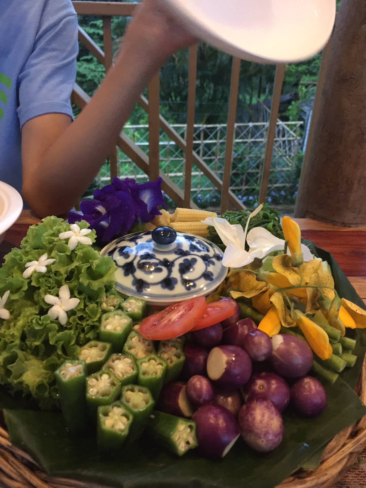 รีวิว บ้านไร่ ไออรุณ - ร้านตกแต่งด้วยดอกไม้สีสรรค์ สวยงามเหมือนฝันเลย