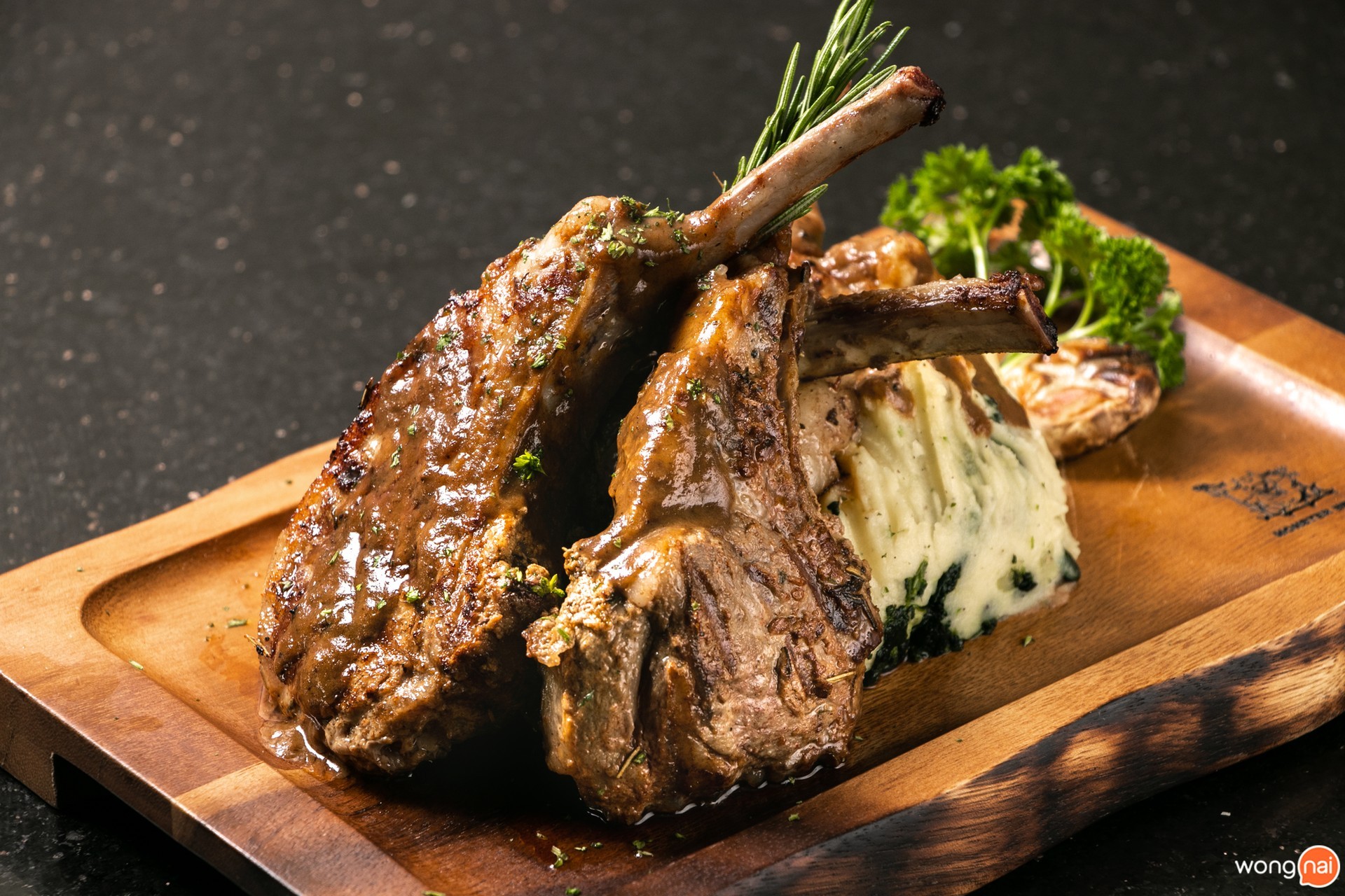 Monster Beef ร้านบุฟเฟ่ต์ปิ้งย่าง เสิร์ฟเมนูสเต๊กสุดพรีเมียม!