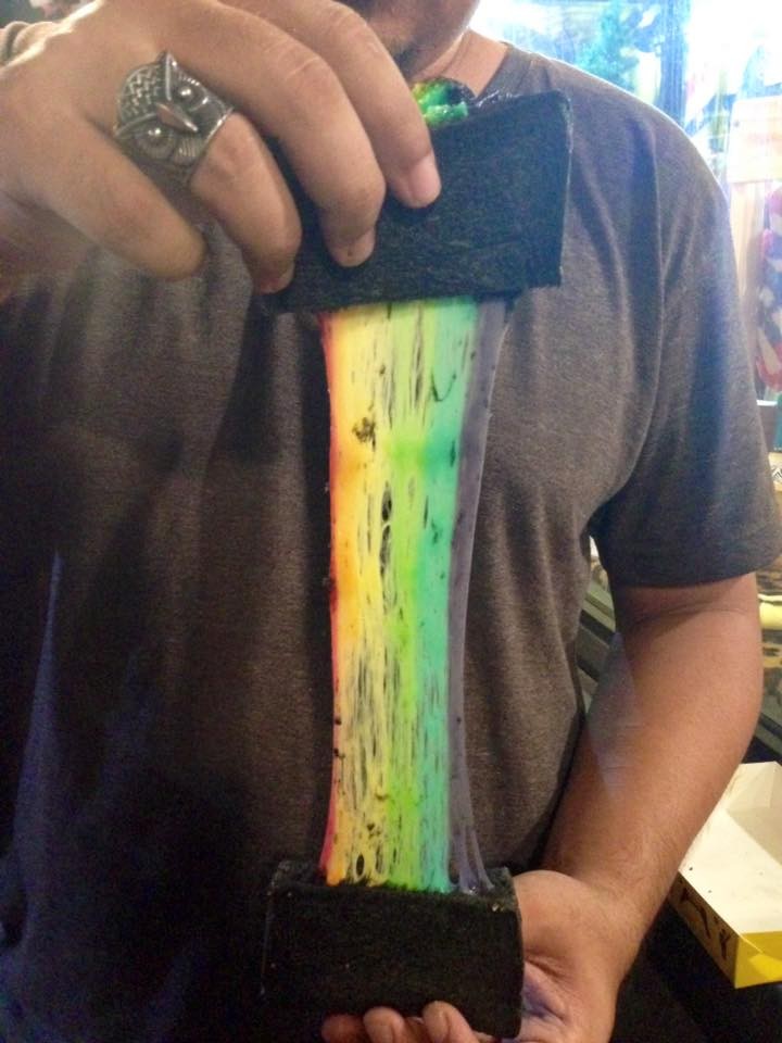 รีวิว Happy Cheese Toast ตลาดนัดหัวมุม - ขนมปังชีส สายรุ้ง ยืด