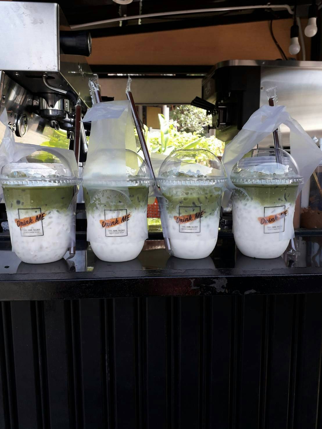 ร้าน Drink Me Two Tone Tea Bar | รีวิวร้านอาหาร