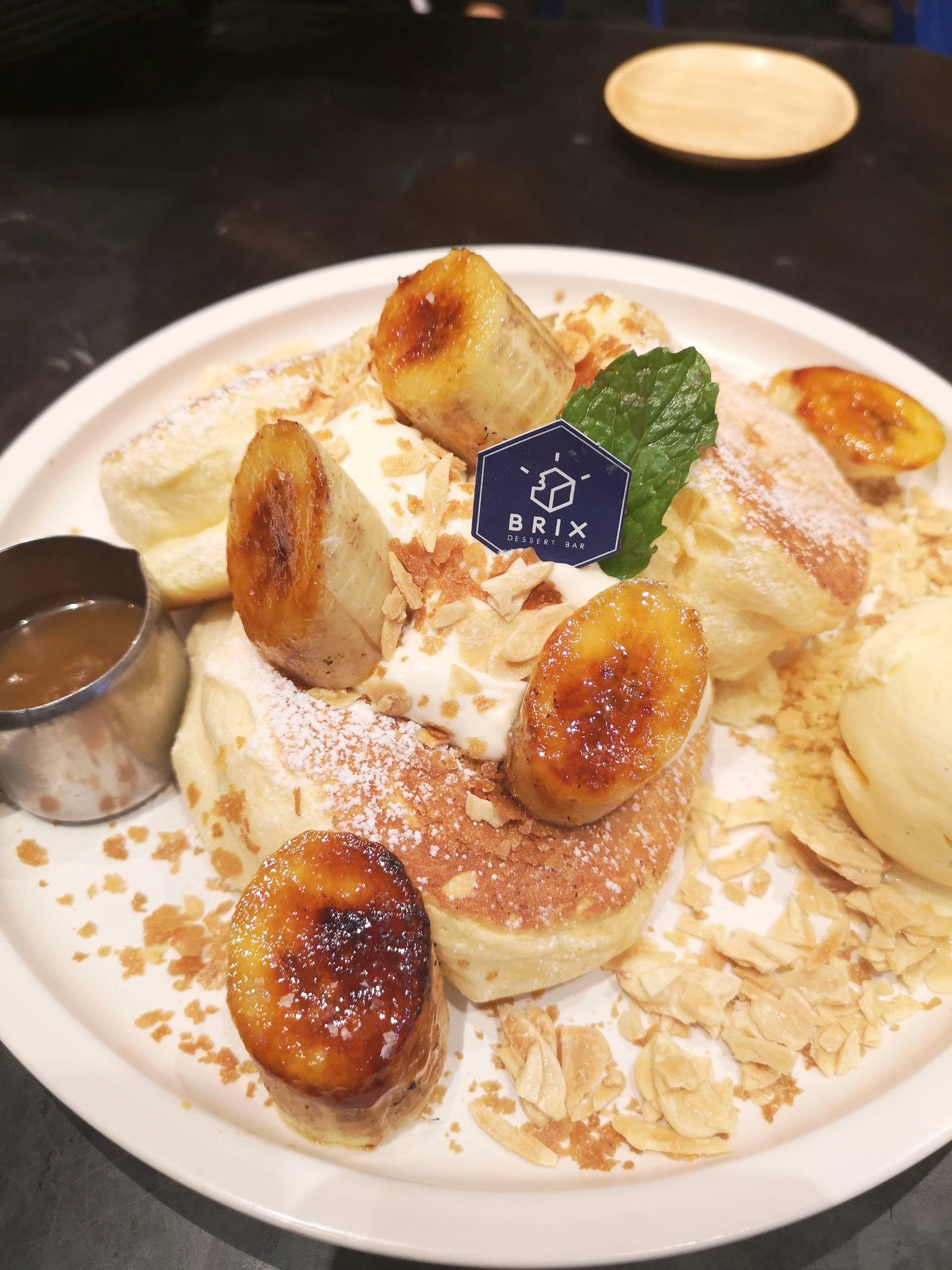 Banana Butterscotch Miracle Pancake ร้าน BRIX Dessert Bar สยามพารากอน ...