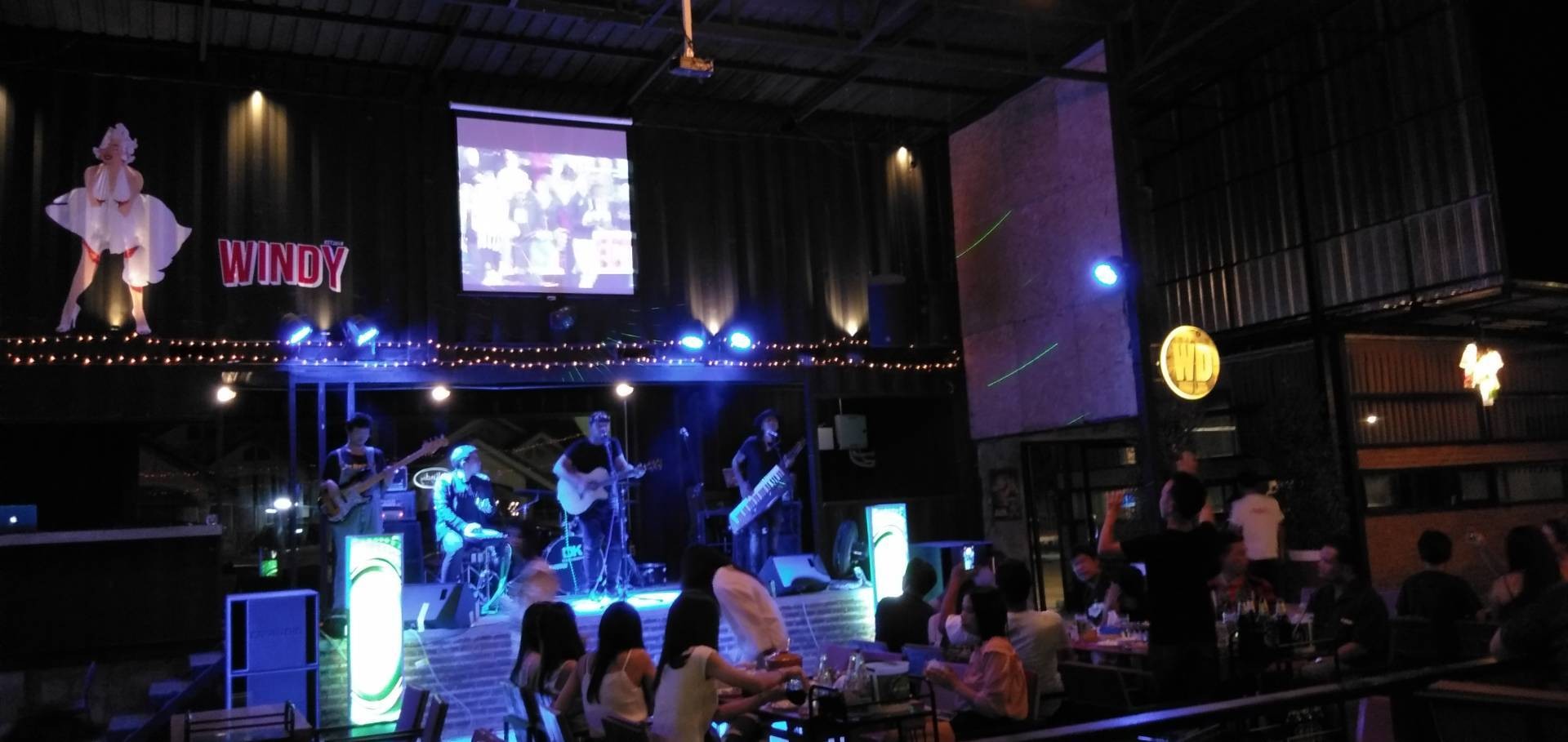 รูป Windy Bar & Restaurant