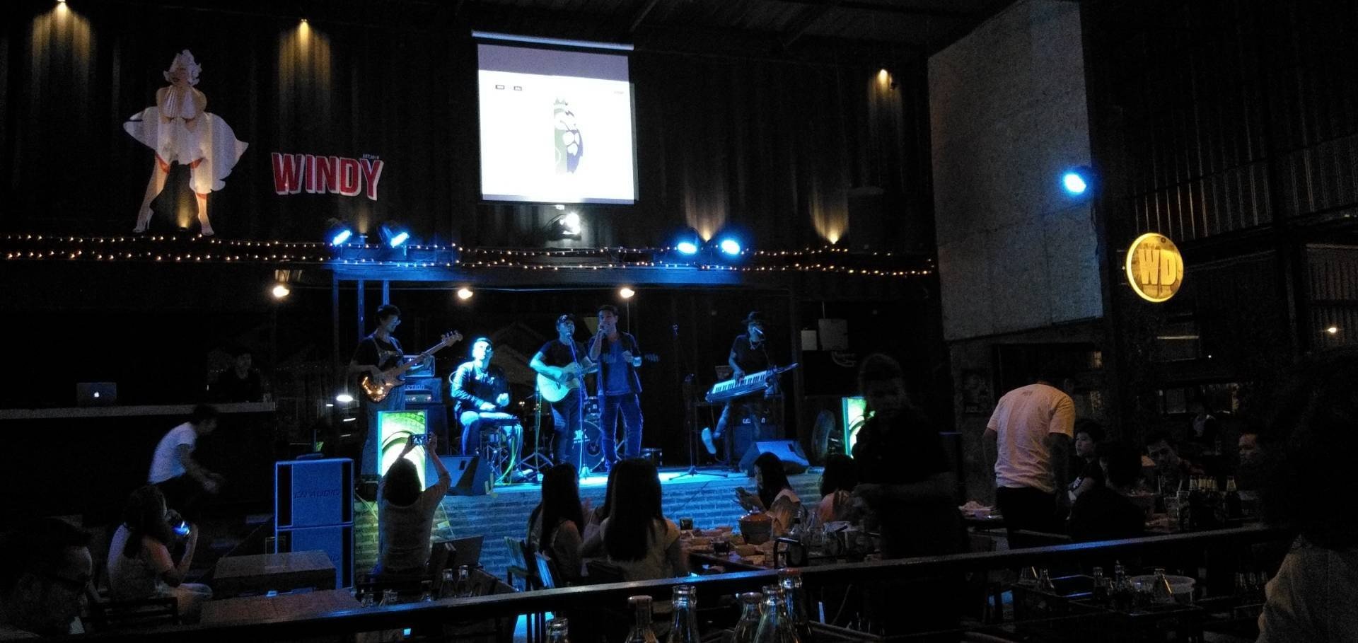 รูป Windy Bar & Restaurant