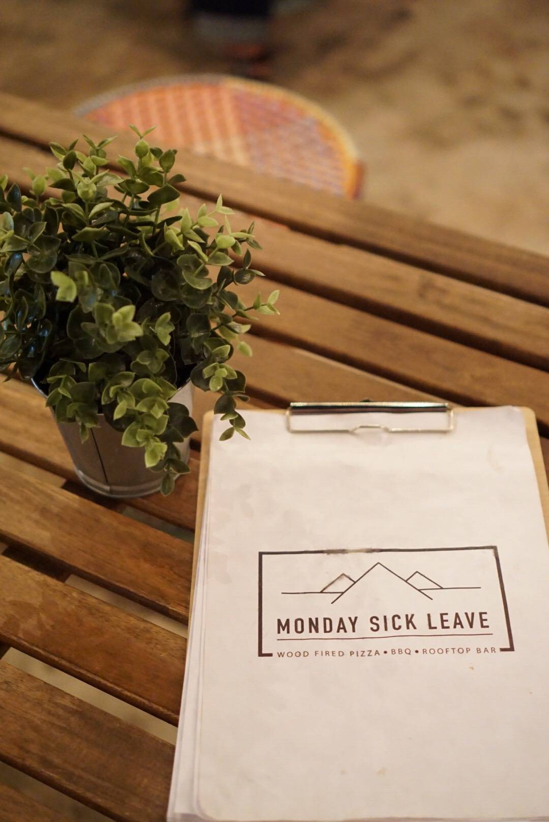 รีวิว MONDAY SICK LEAVE in the garden - - วิวสวย บรรยายกาศสบาย เบียร์ ...