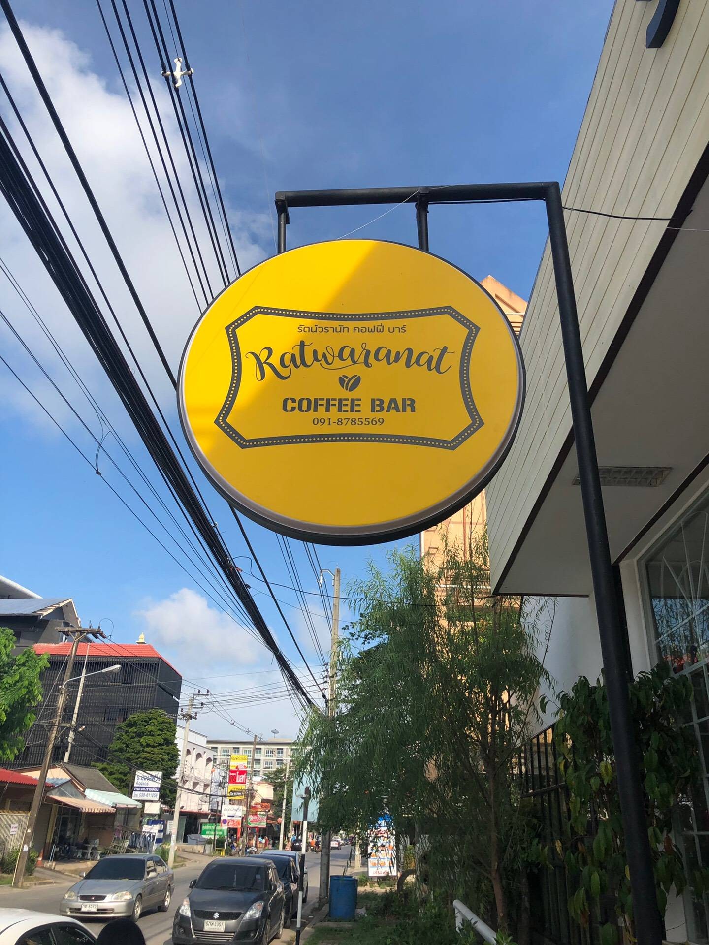 รีวิว Ratta Cafe ระยอง - บรรยากาศภายในร้านสว่างค่ะ พนักงานบริการน่ารัก ...