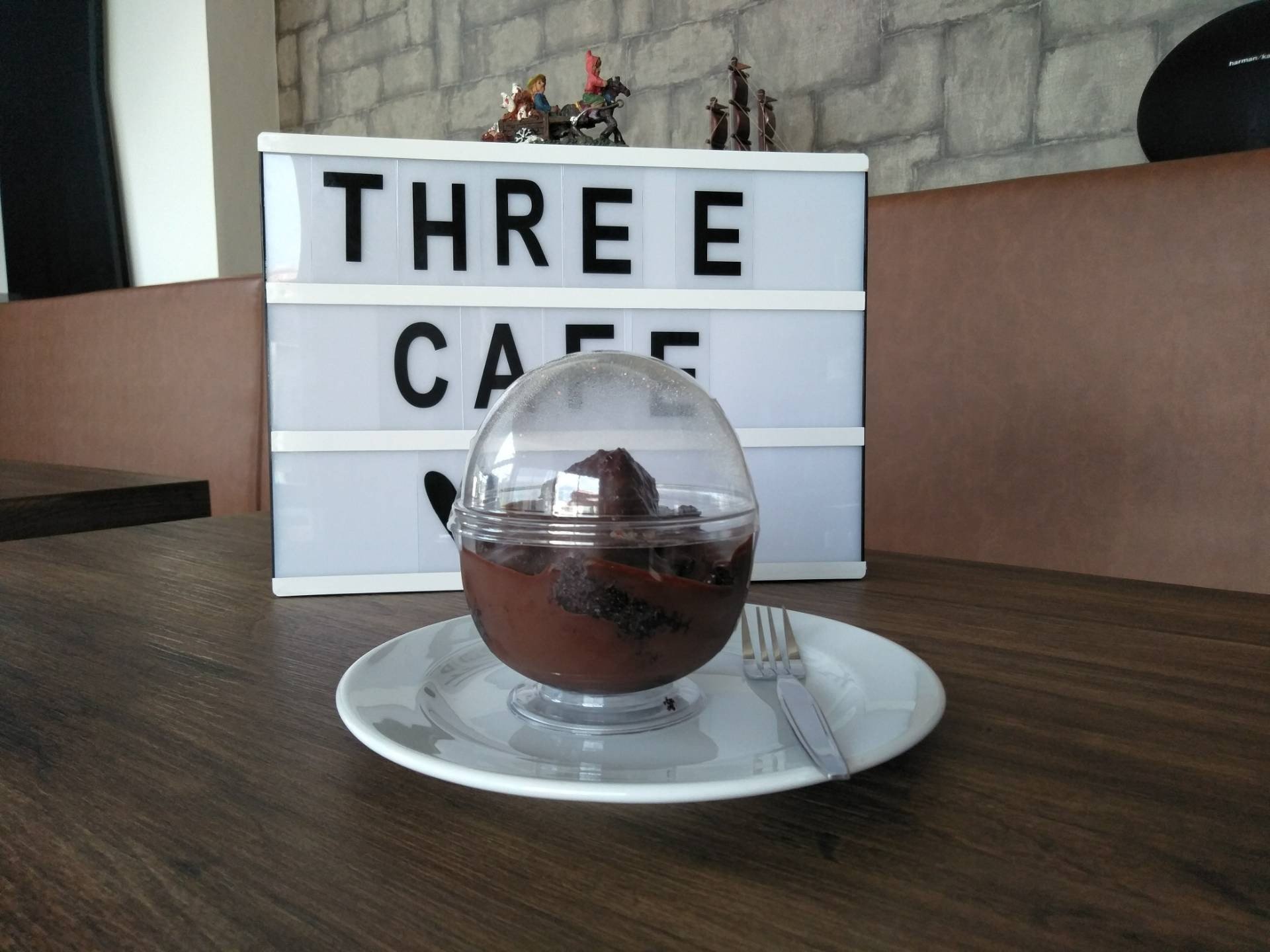 รีวิว Three Cafe - I 💟 chocolate fudge🍮 | iced cocoa☕