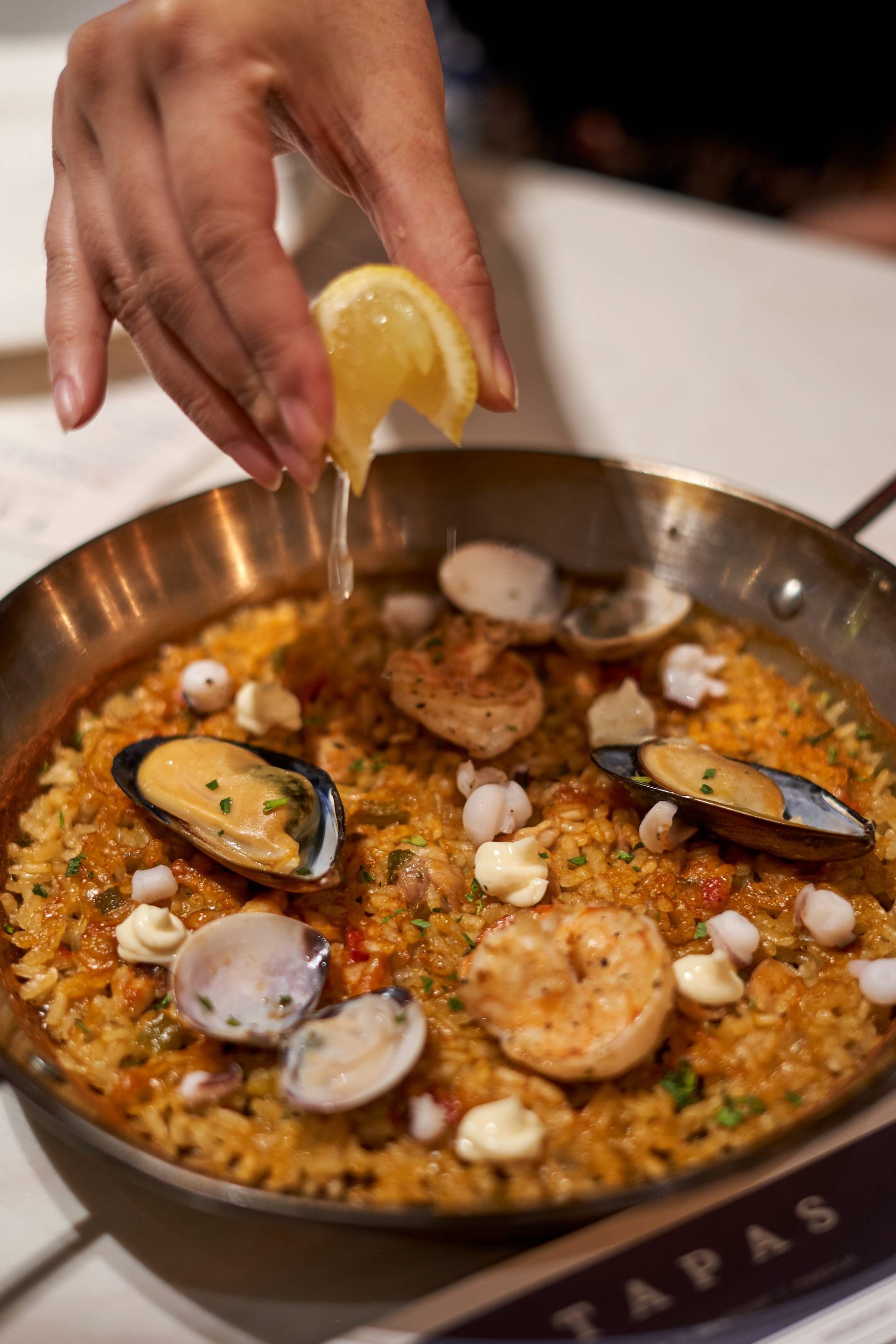 [รีวิว] ร้าน TAPAS by nan charcoal grill ไอคอนสยาม | เมนูแนะนำ รูปภาพ ราคา