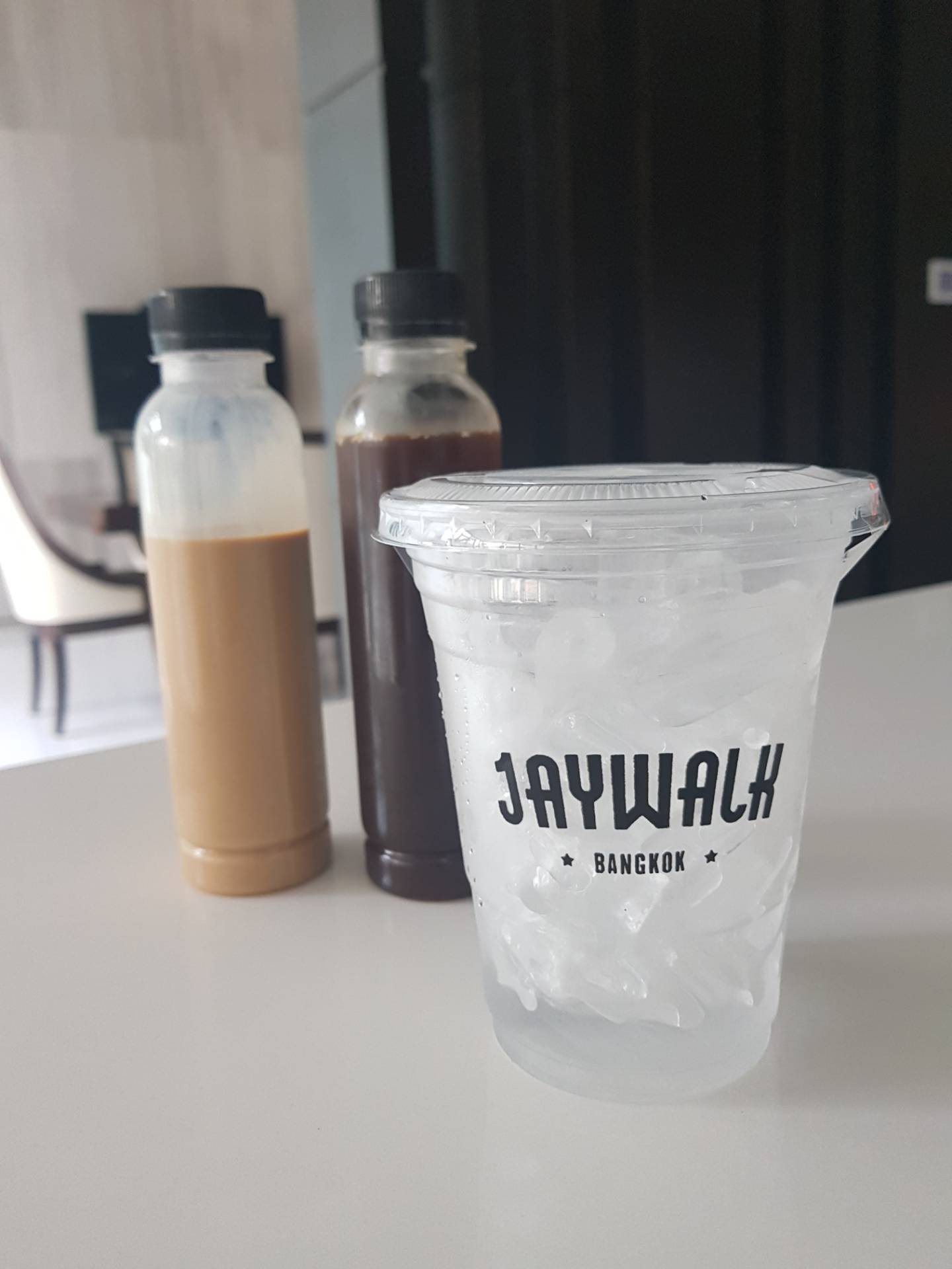 รีวิว Jaywalk Cafe ถนนพระอาทิตย์ - ใช้ได้นะคะ อาหารอร่อย