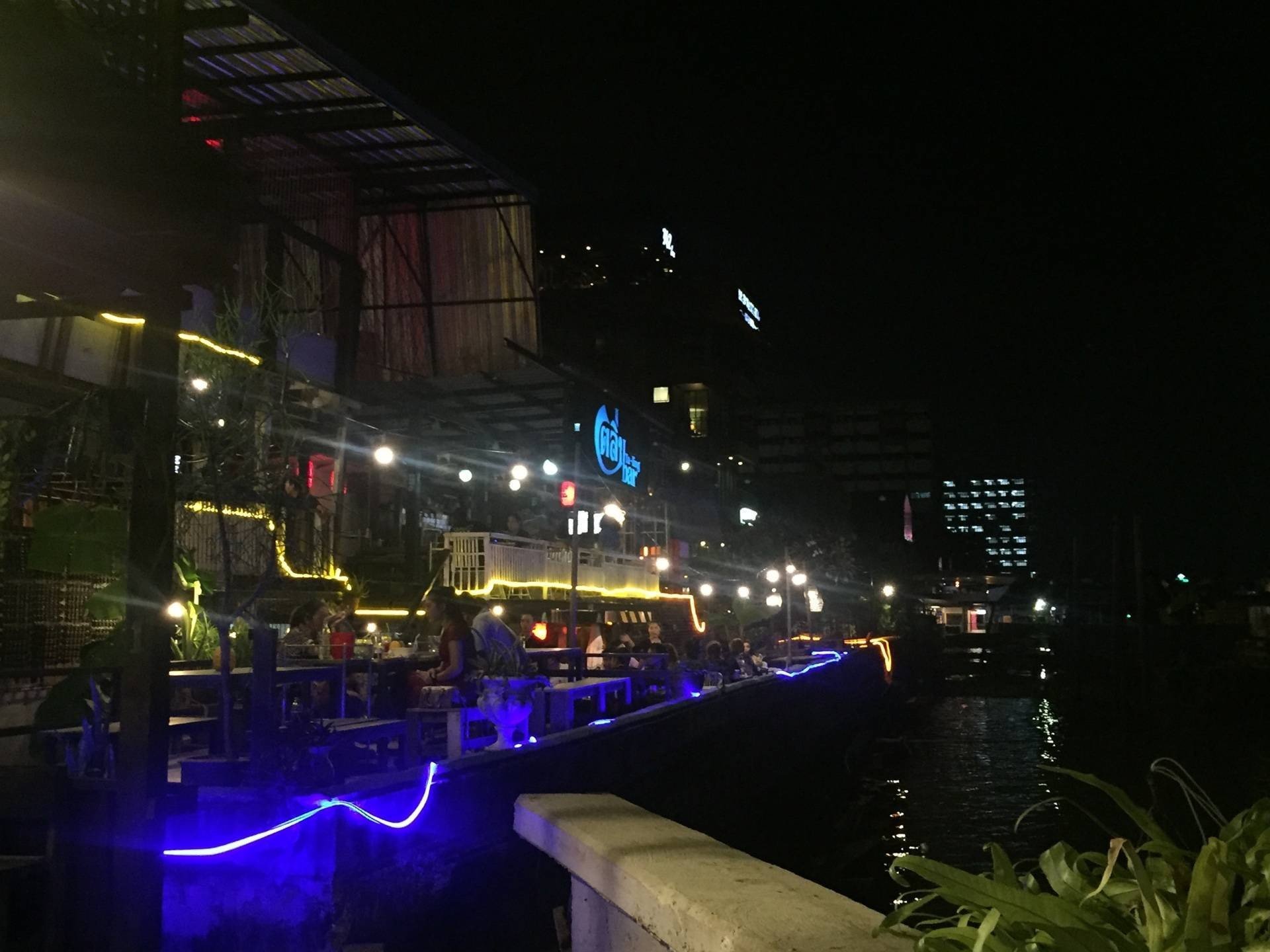 รีวิว Ta-ling Bar - บรรยากาศดี ริมน้ำ ราคาไม่แพง เหมาะกับกลุ่ม เพื่อน ...