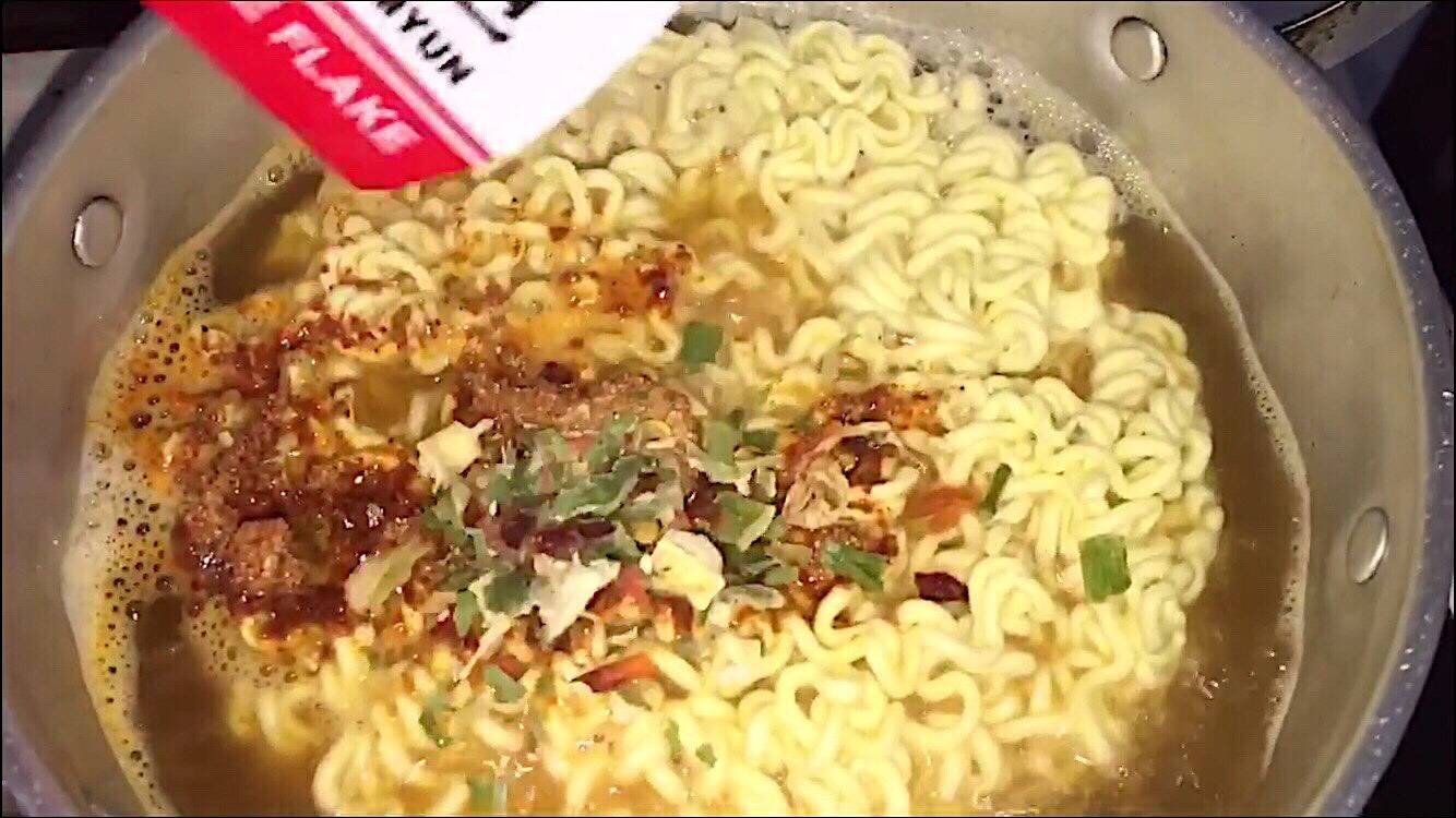 สูตร มาม่ายามดึก พร้อมวิธีทำโดย Pungklom