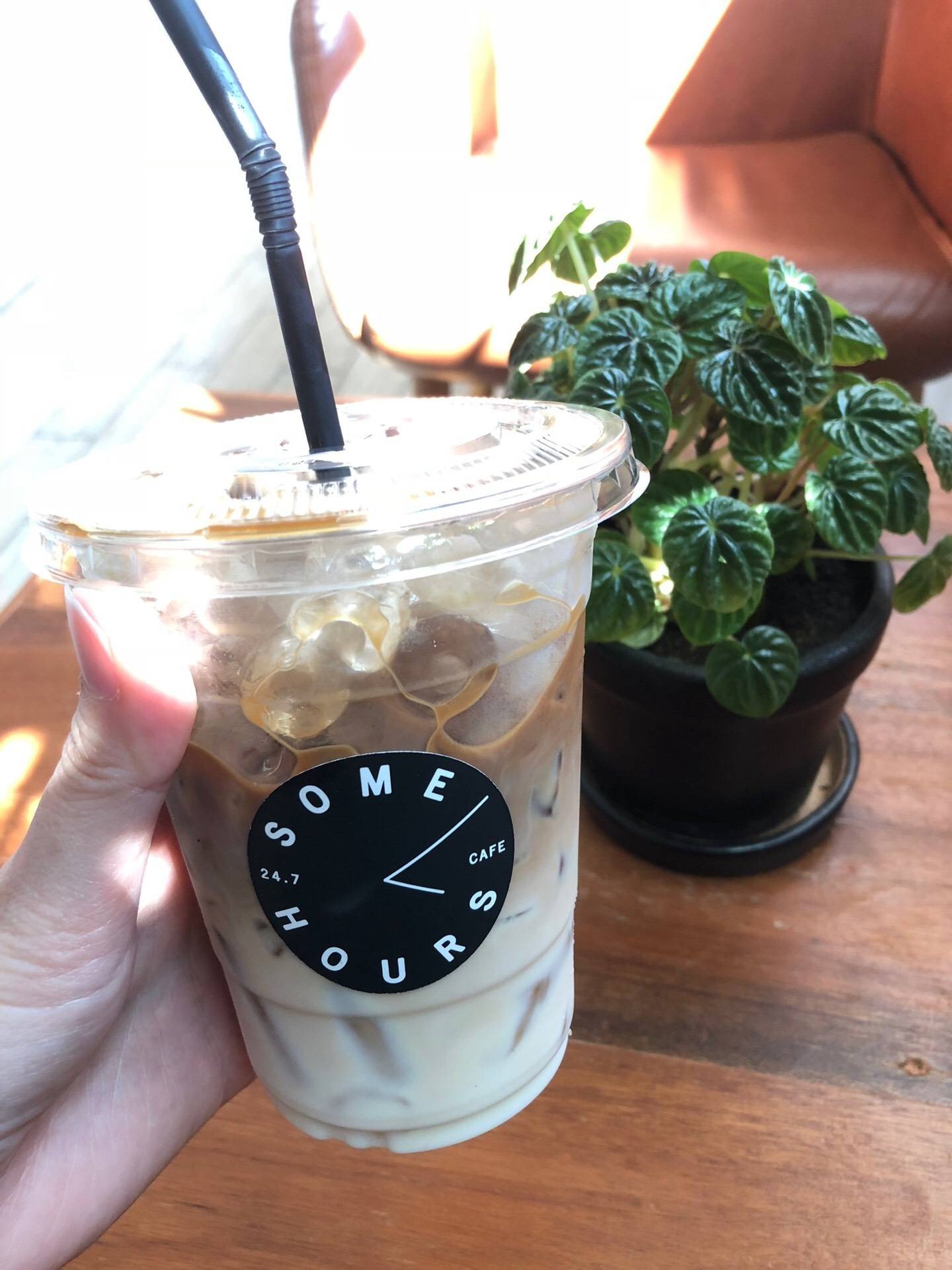 รีวิว Some Hours - 24 hr . เปิดทุกวัน สไตล์มินิมอล เรียบหรู คุมโทน สวยค่ะ