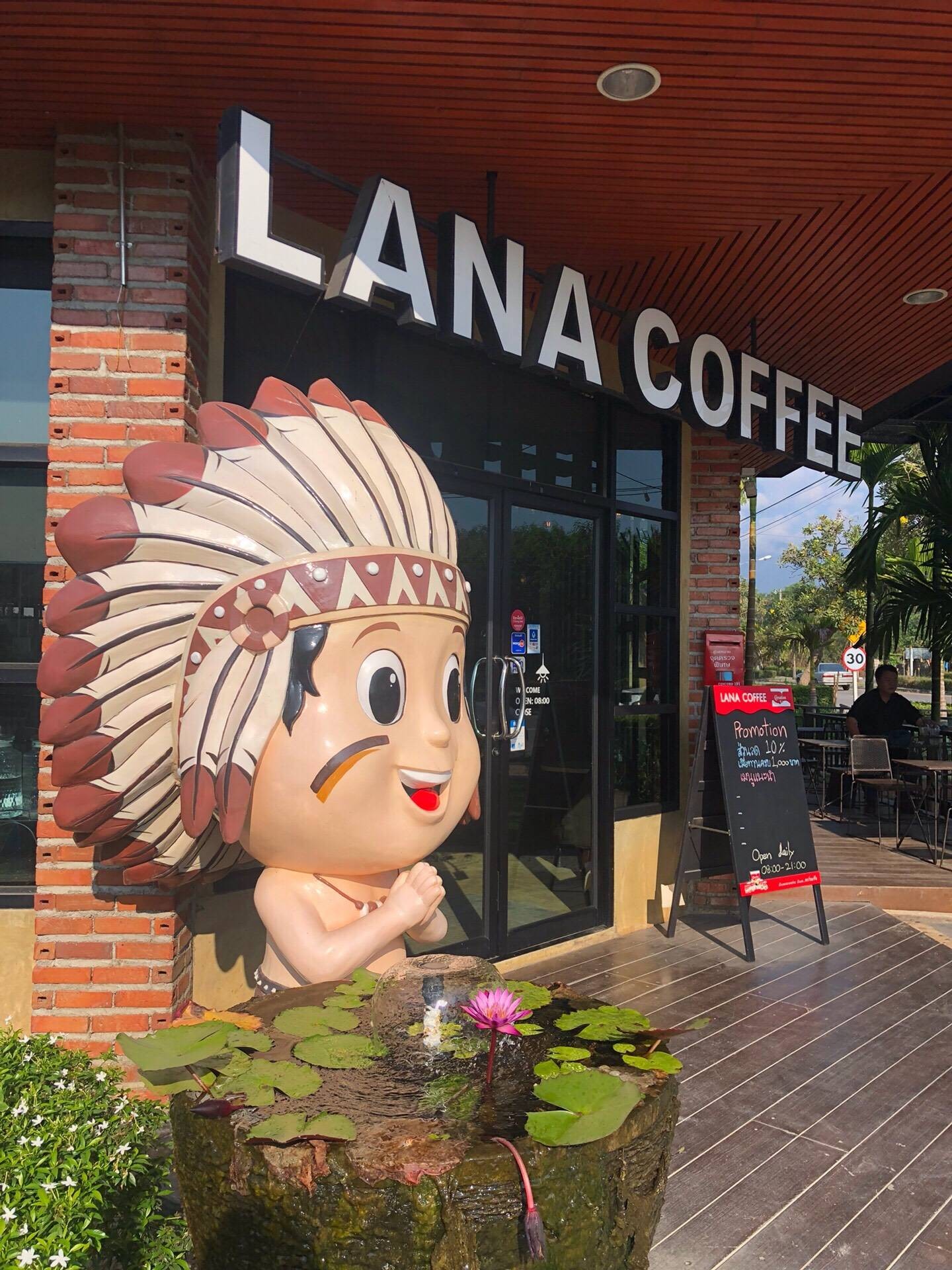 รีวิว Lana Coffee Chiangmai - กว้างขวาง นั่งแช่ทำงานได้ อาหารของหวาน ...