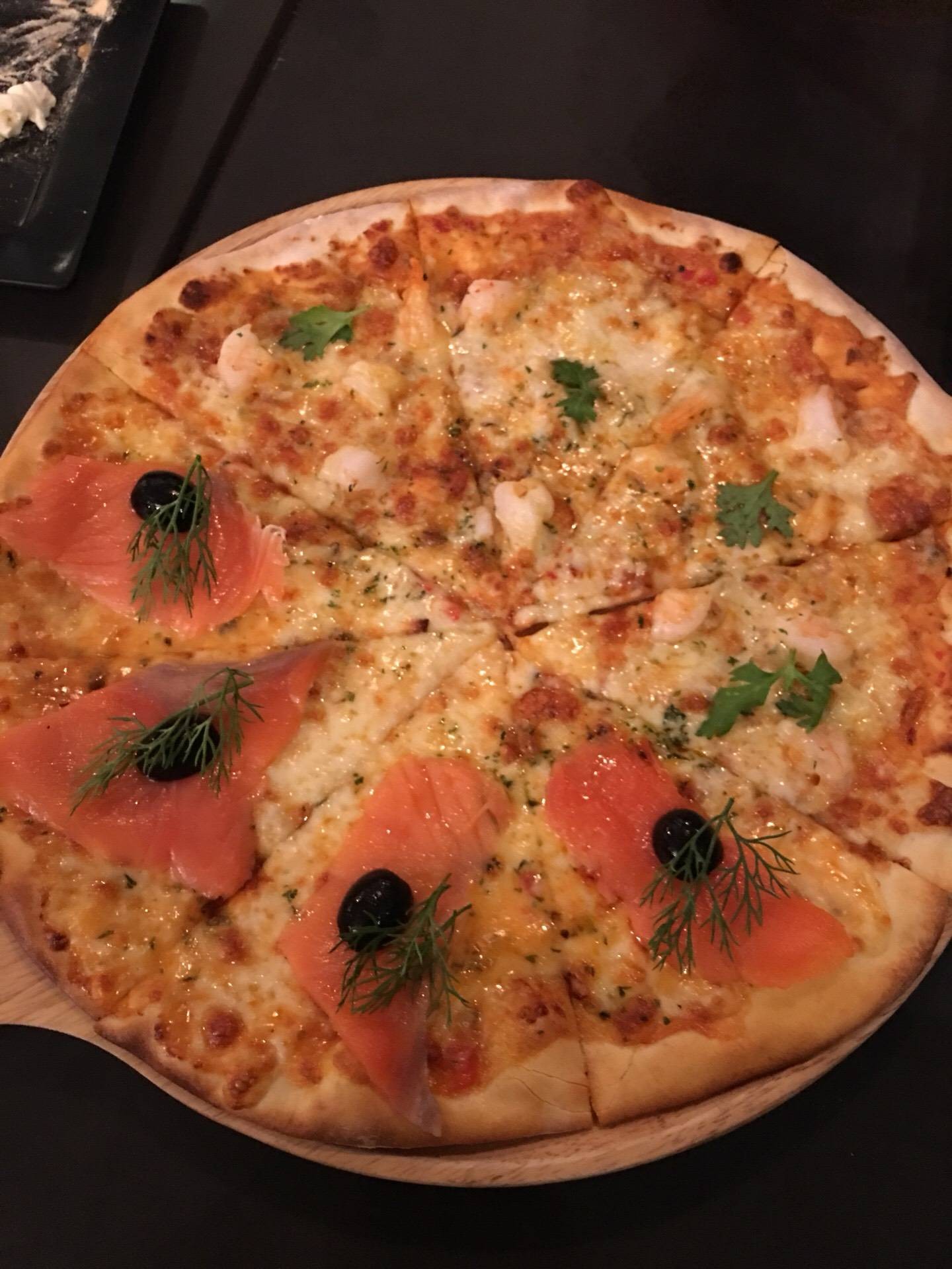 พิชซ่า • แป้งกรอบ อร่อย ร้าน Faroh House Restaurant & Wine