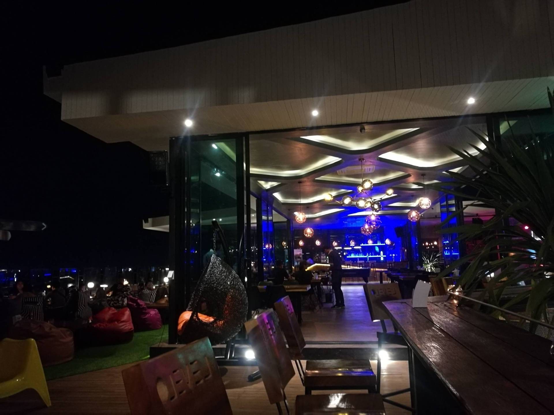 รีวิว Level 9 Rooftop Bar - ร้านอาหารวิวหลักล้าน เกือบ 360 องศาของเมือง ...