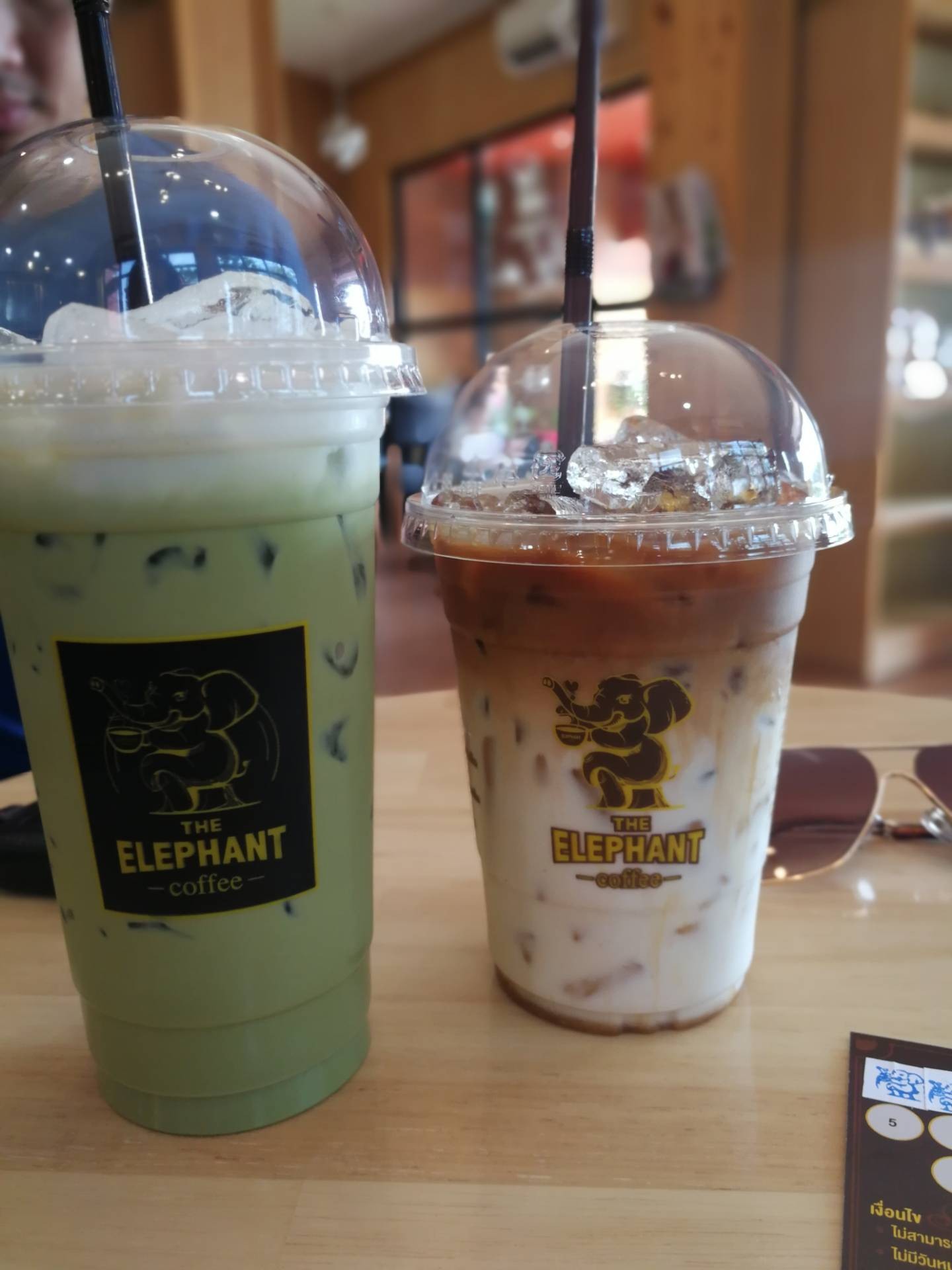 รีวิว THE ELEPHANT COFFEE - บรรยากาศดี ร้านนั่งสบาย ราคาไม่แพง