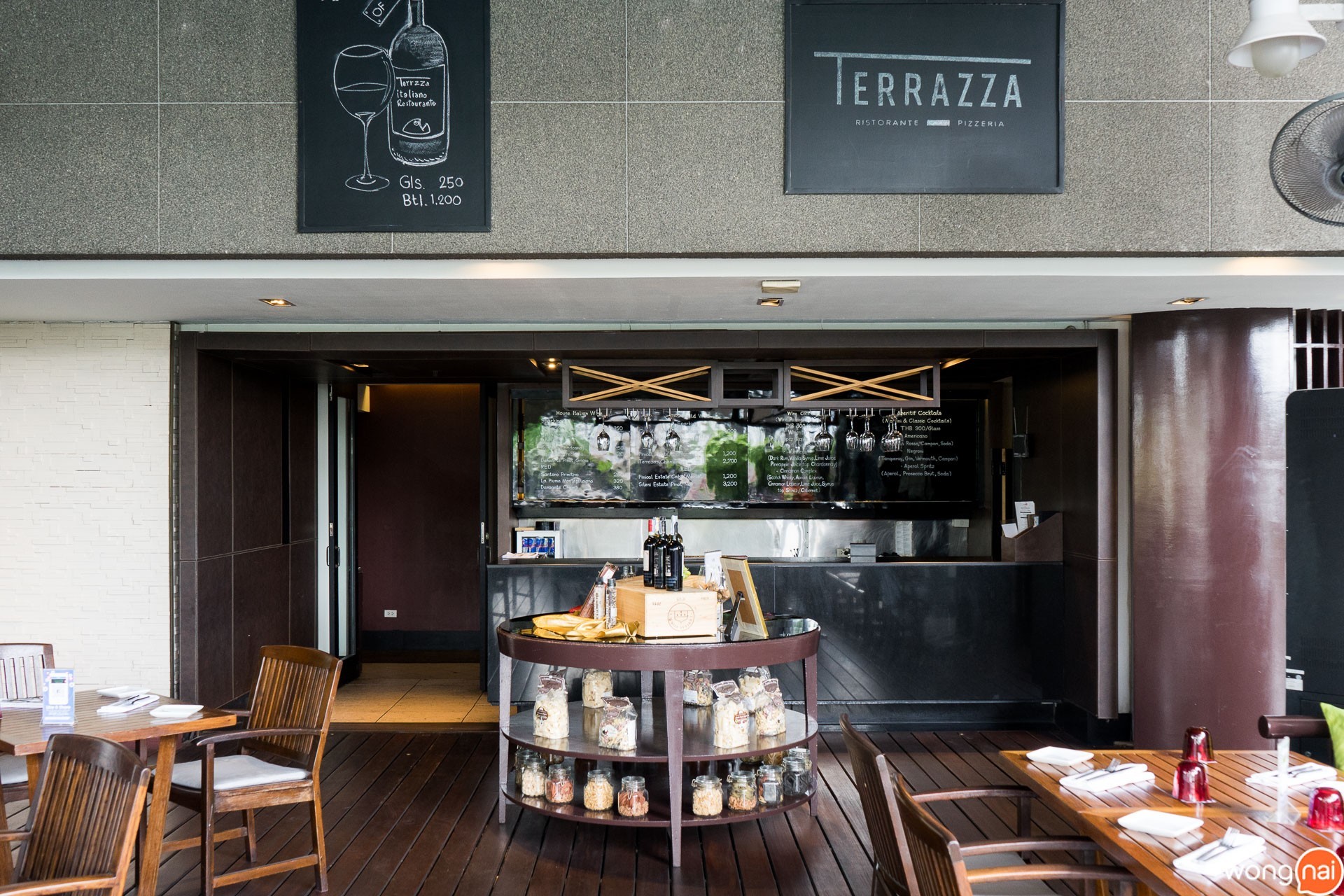 Terrazza Italian Restaurant ห้องอาหารอิตาเลียน ริมสระหรูชั้น 8