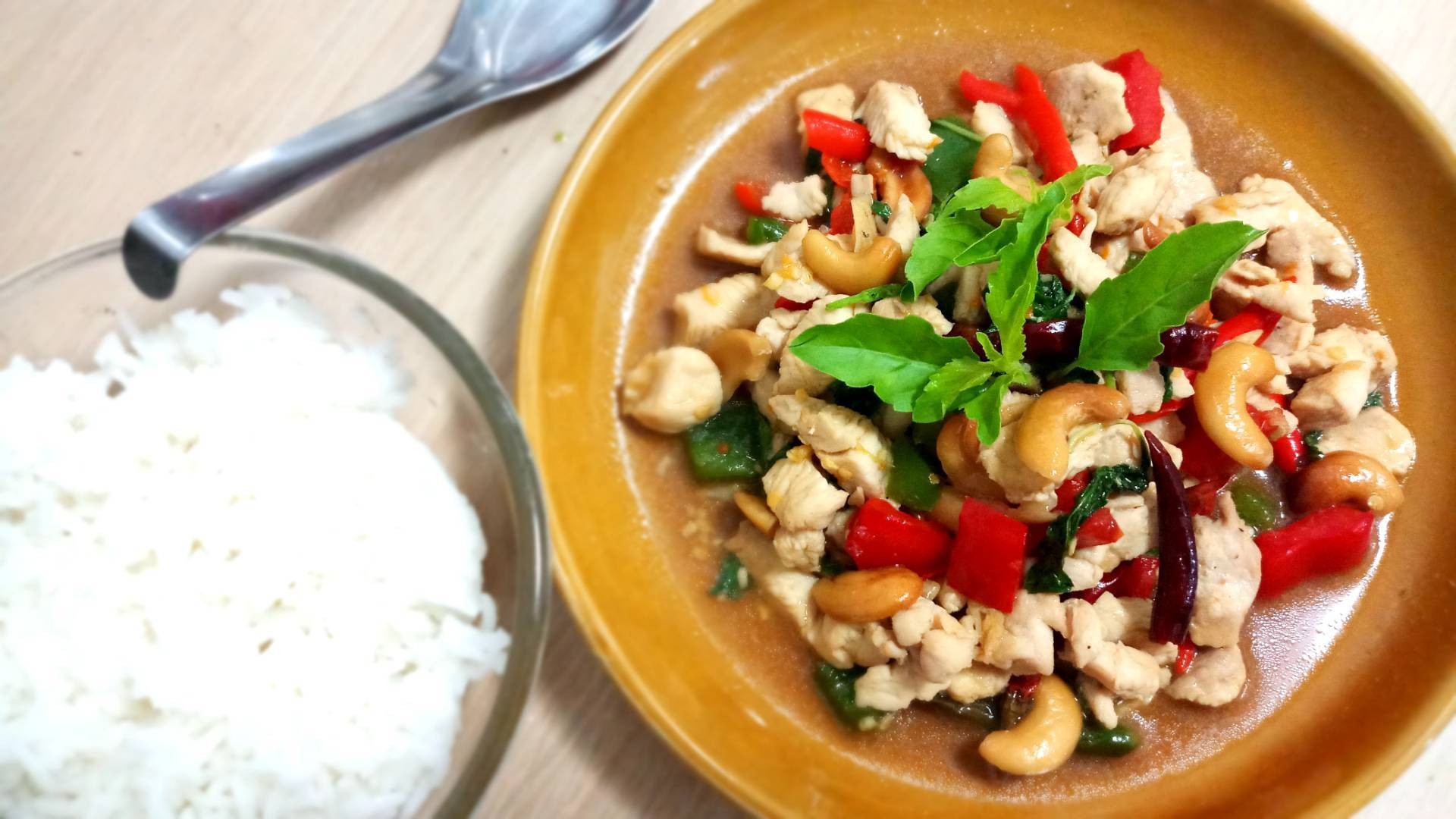 สูตร กะเพรา ไก่ ผัดเม็ดมะม่วง พร้อมวิธีทำโดย DawDaw Homemade - Wongnai ...