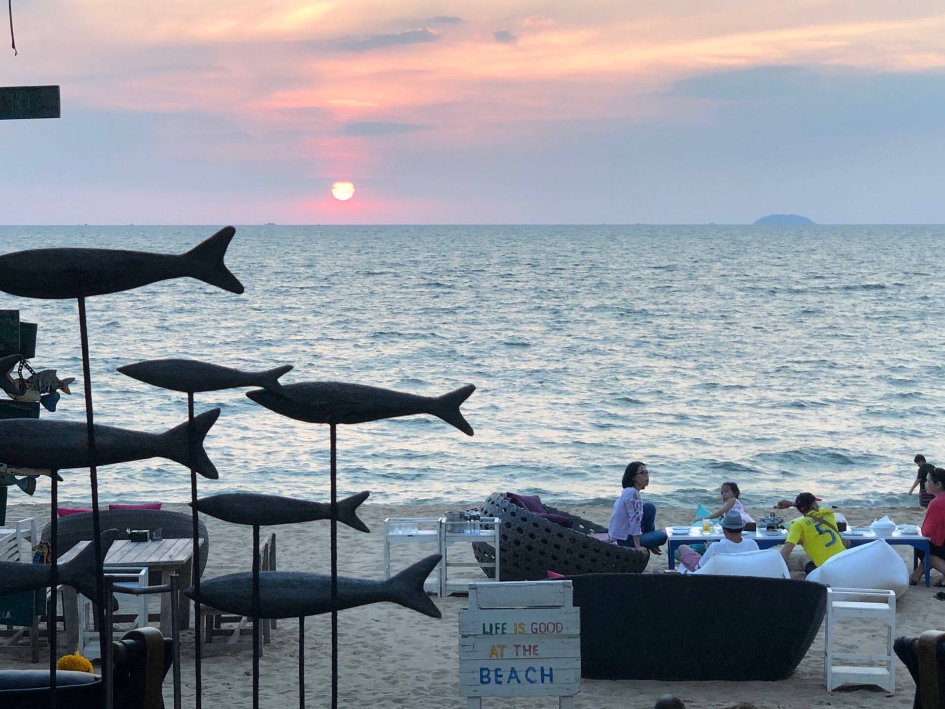 View Mare Beach Front Bar And Restaurant - สั่งอาหารเดลิเวอรี | Wongnai ...