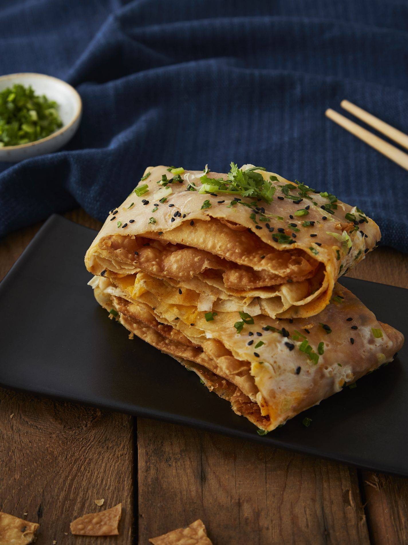 เจียนปิ่งกั่วจือ 煎饼果子 Chinese Crepe • image ร้าน 小食记麻辣烫 Savory Story ...