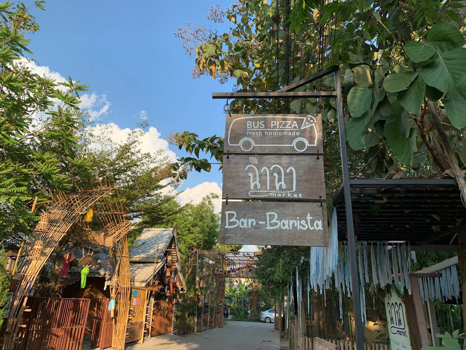 รีวิว ฉำฉา(Chamcha) market - กาดเล็กๆ เน้นผ้ามัดย้อม งานฝีมือพื้นเมือง