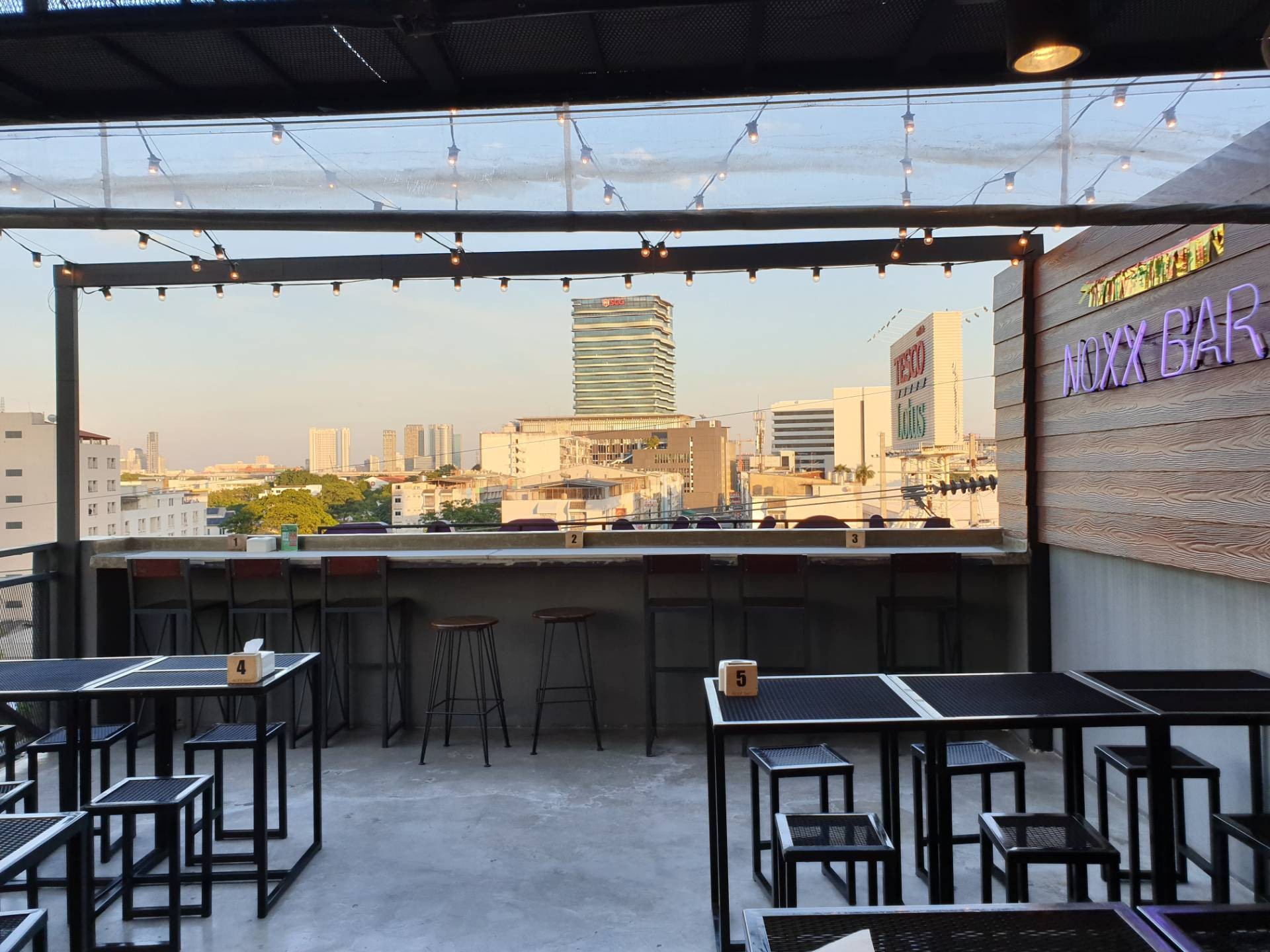 รีวิว NOXX Bar Craft & Rooftop - bar ชิลๆย่านเตาปูน