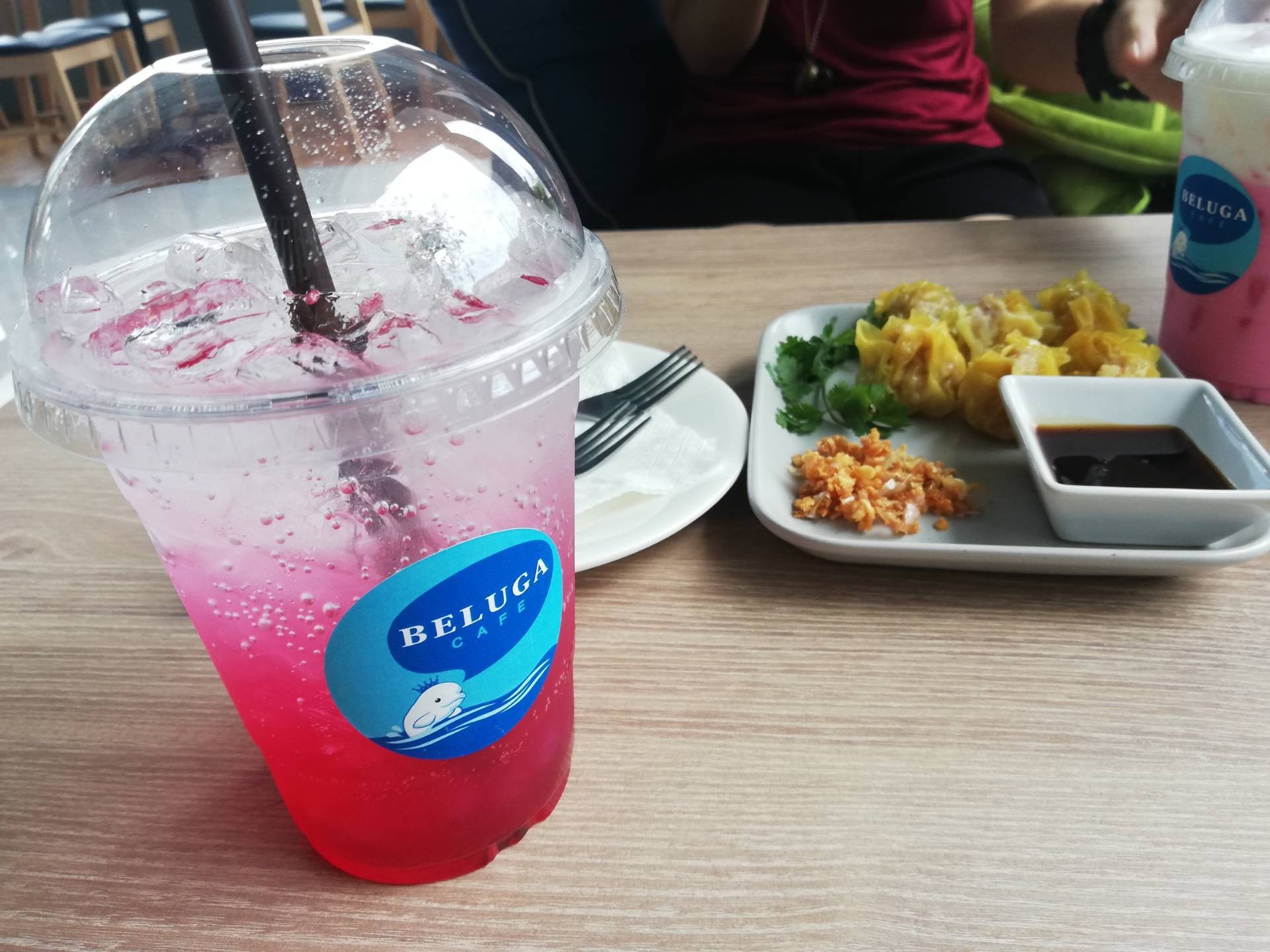 รีวิว Beluga Cafe nonthaburi - กว้างขวาง บรรยากาศดี มีตุ๊กตาให้เล่น