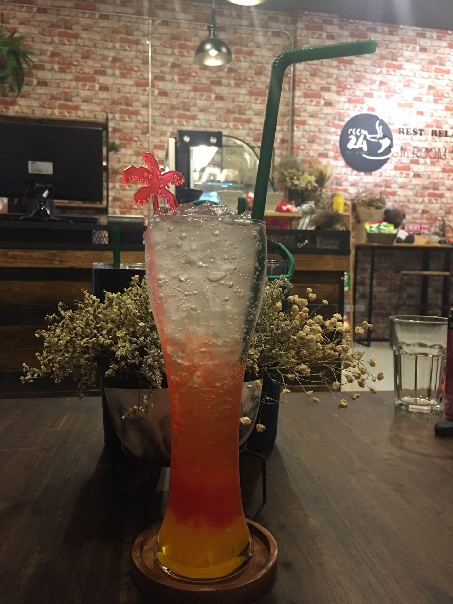 รีวิว Room 24 Coffee & Bakery - แซนด์วิชใหม่สดทุกวันค่ะ