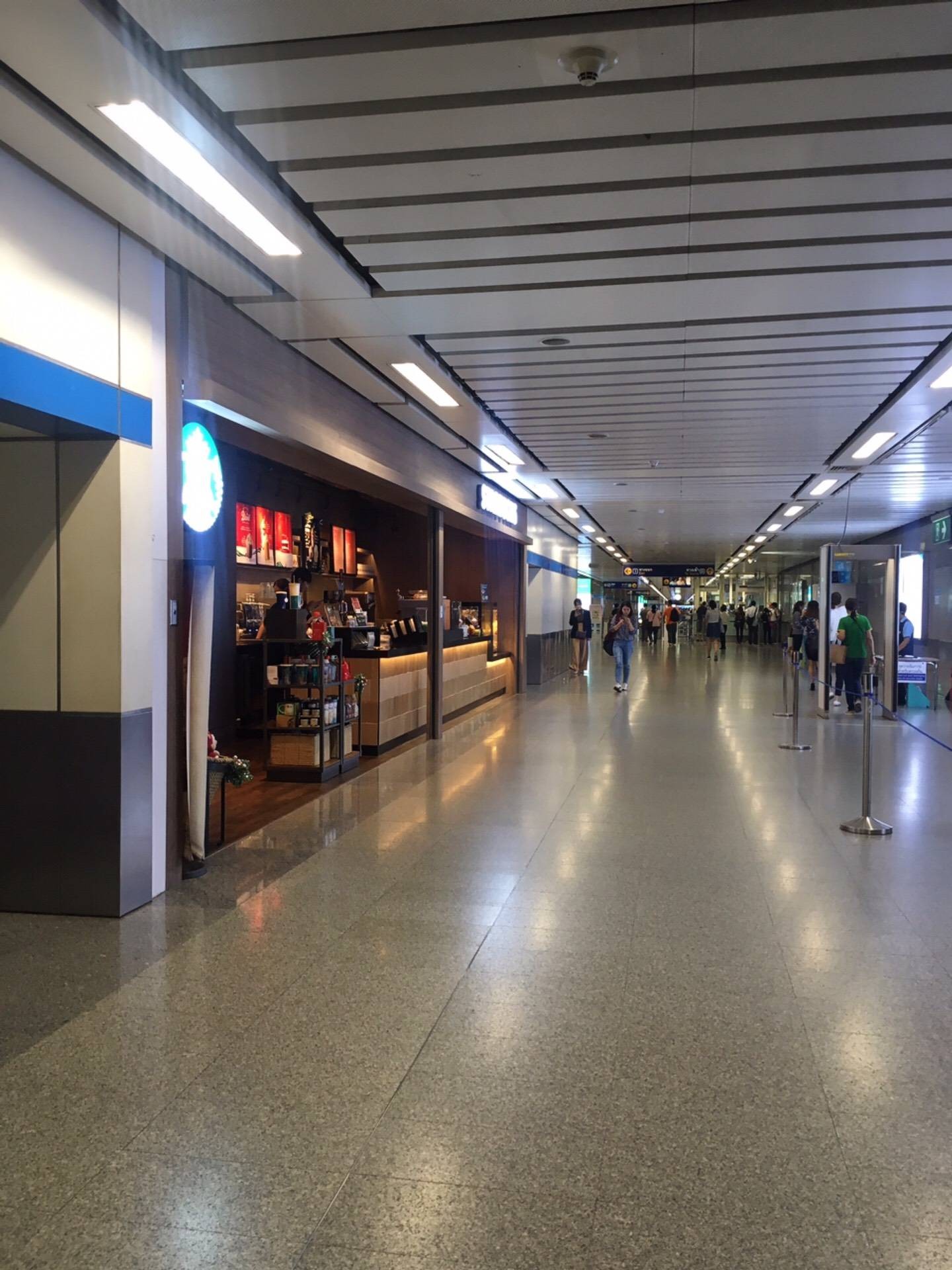 รูป Starbucks MRT ศูนย์วัฒนธรรม