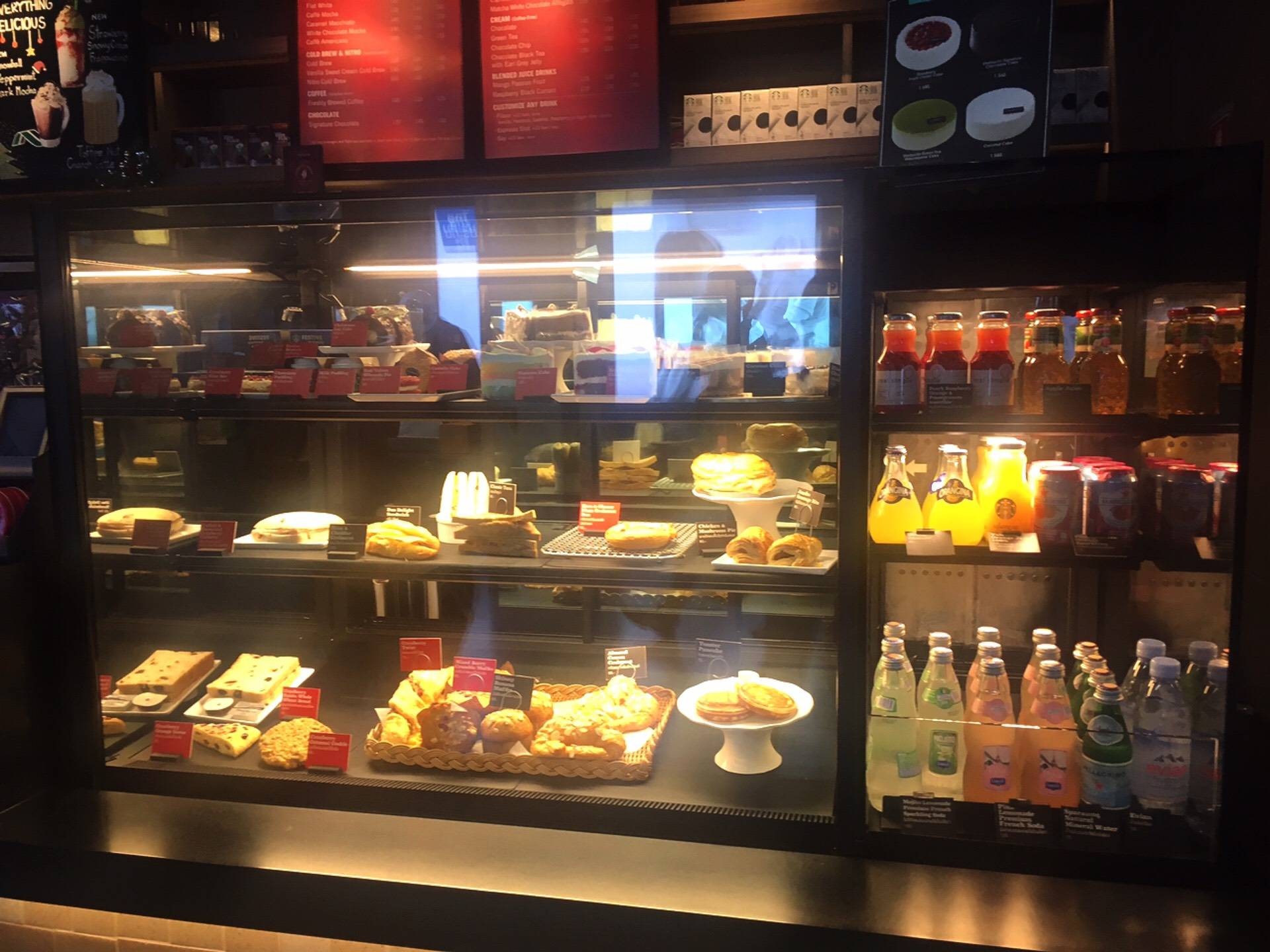 รูป Starbucks MRT ศูนย์วัฒนธรรม