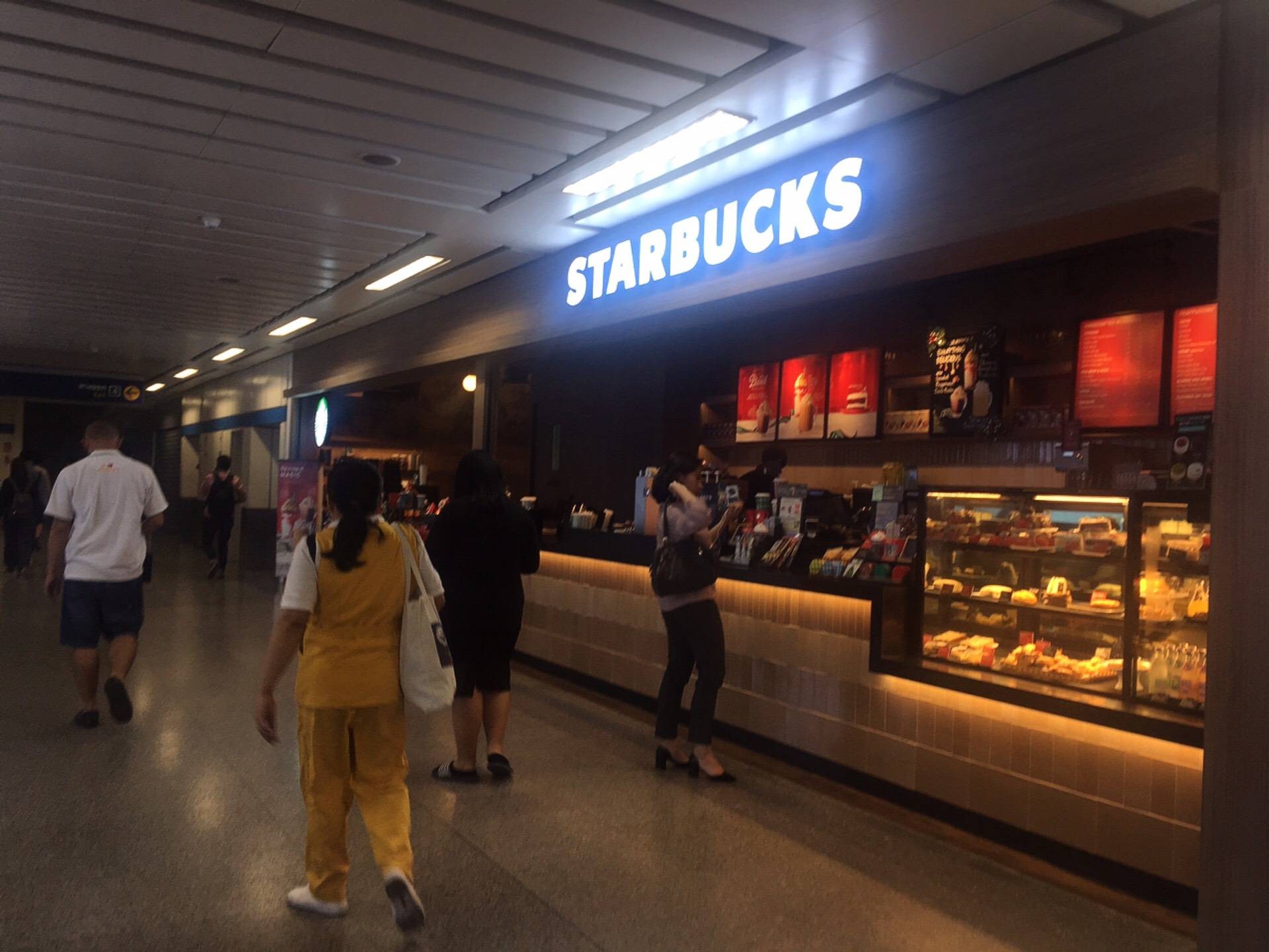 รีวิว Starbucks MRT ศูนย์วัฒนธรรม - ดีใจ 😘 ไปที่ไหนก็เจอ
