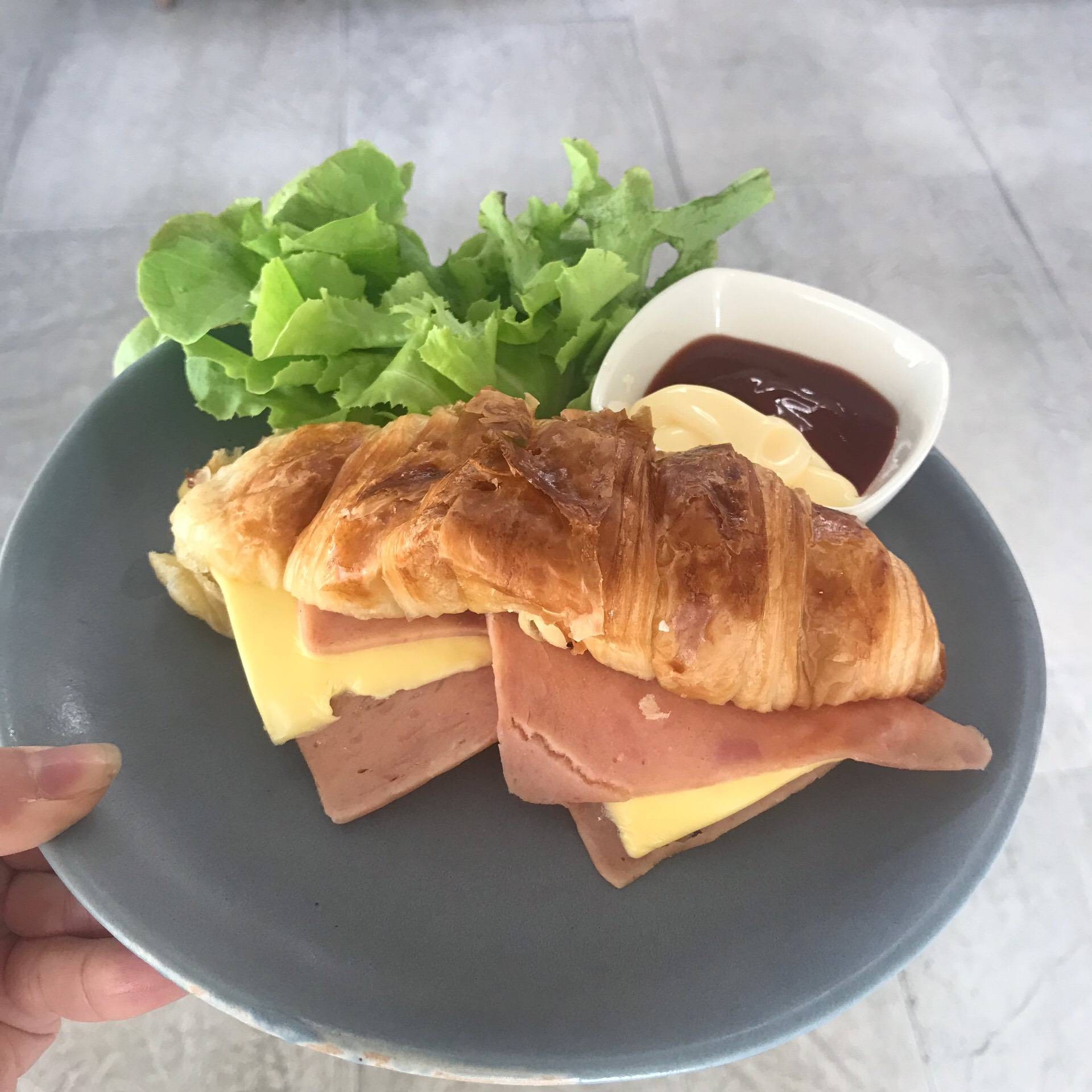 Ham Cheese Croissant ร้าน The Baristro @ Ping river Ping River - Wongnai