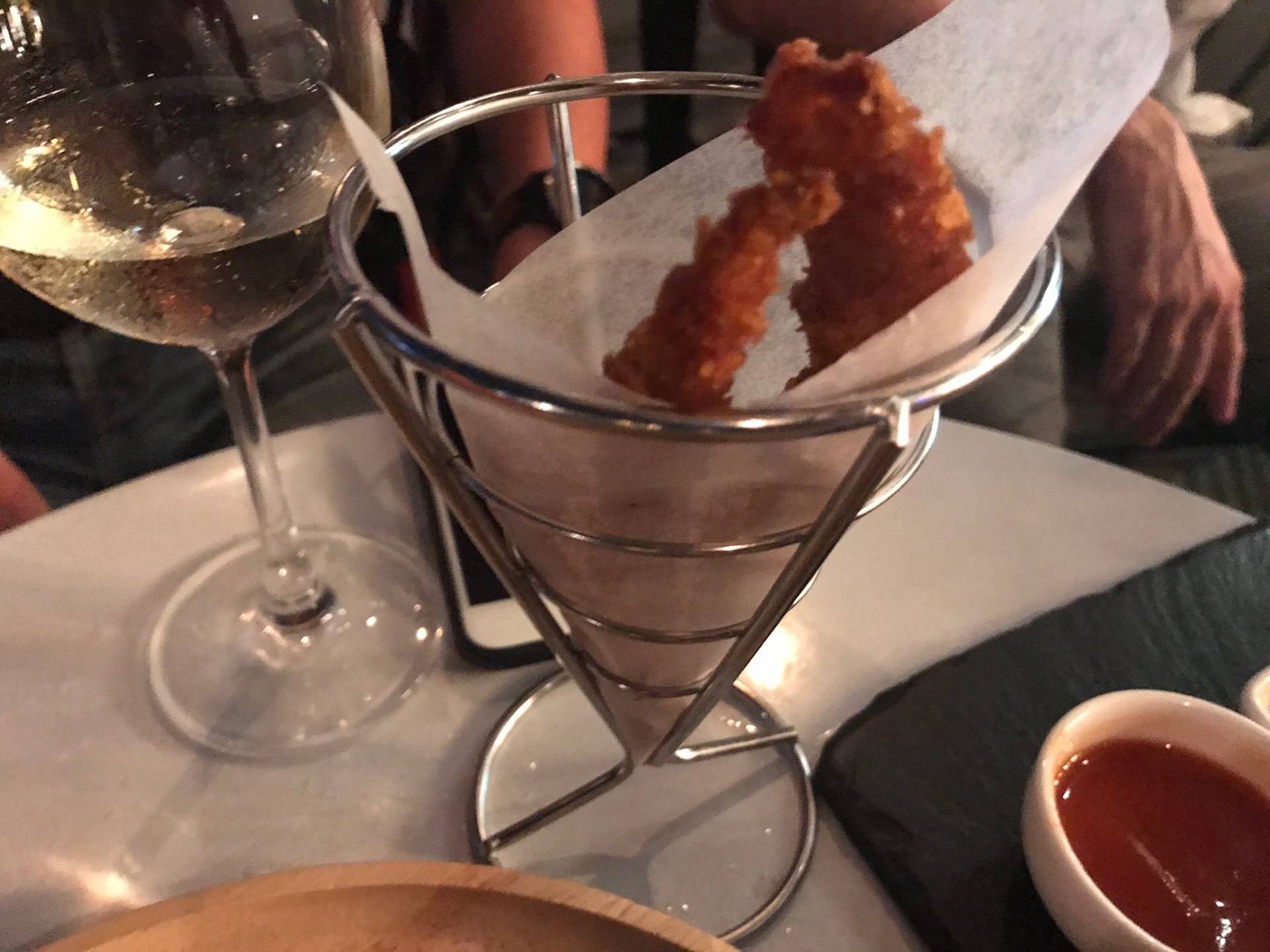 รีวิว Roof 409 Bar & Bistro - นั่งชิล เน้นอาหารฝรั่ง พนักงานงงๆ