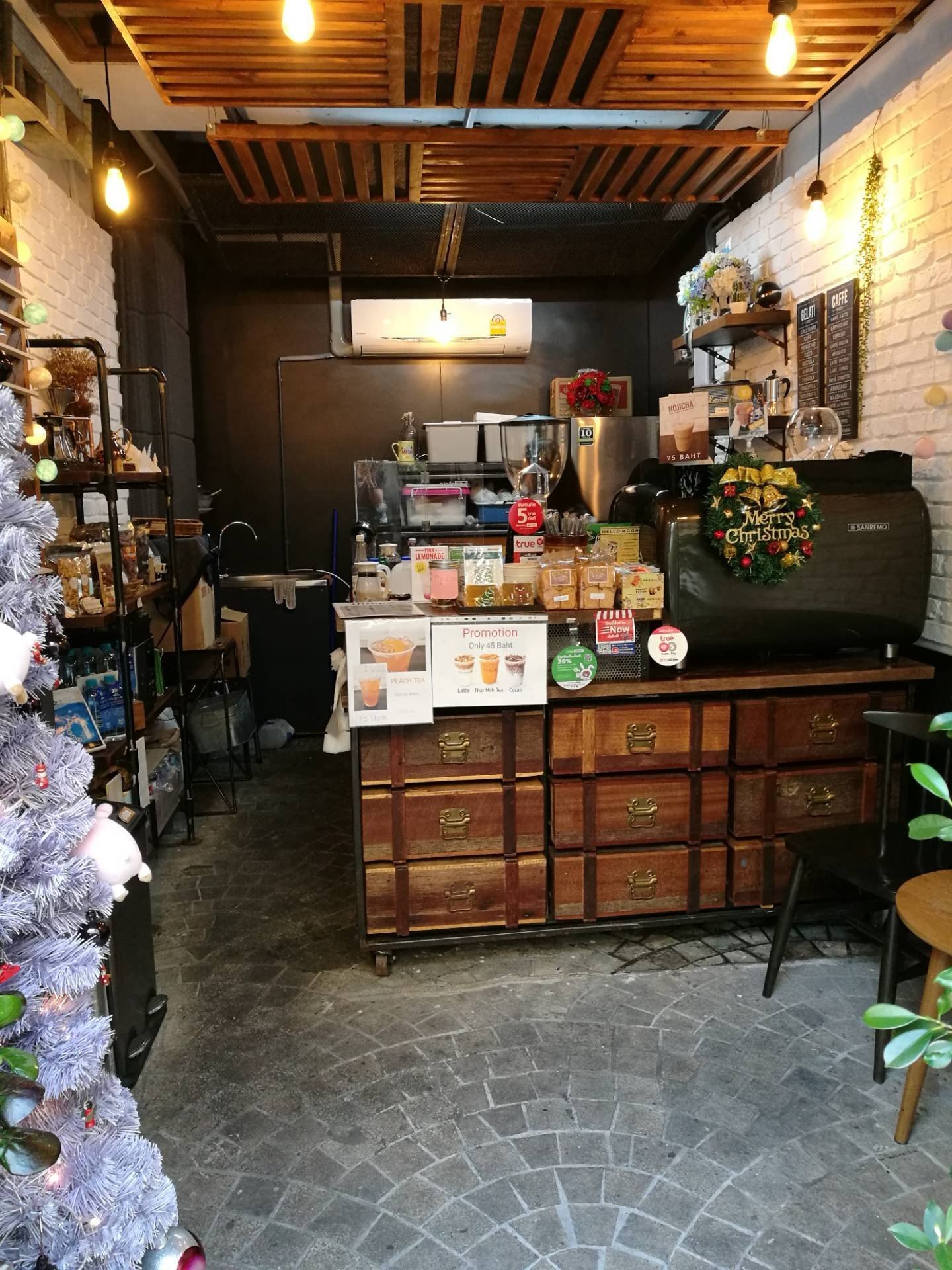 รูป Three Coffee Roasters