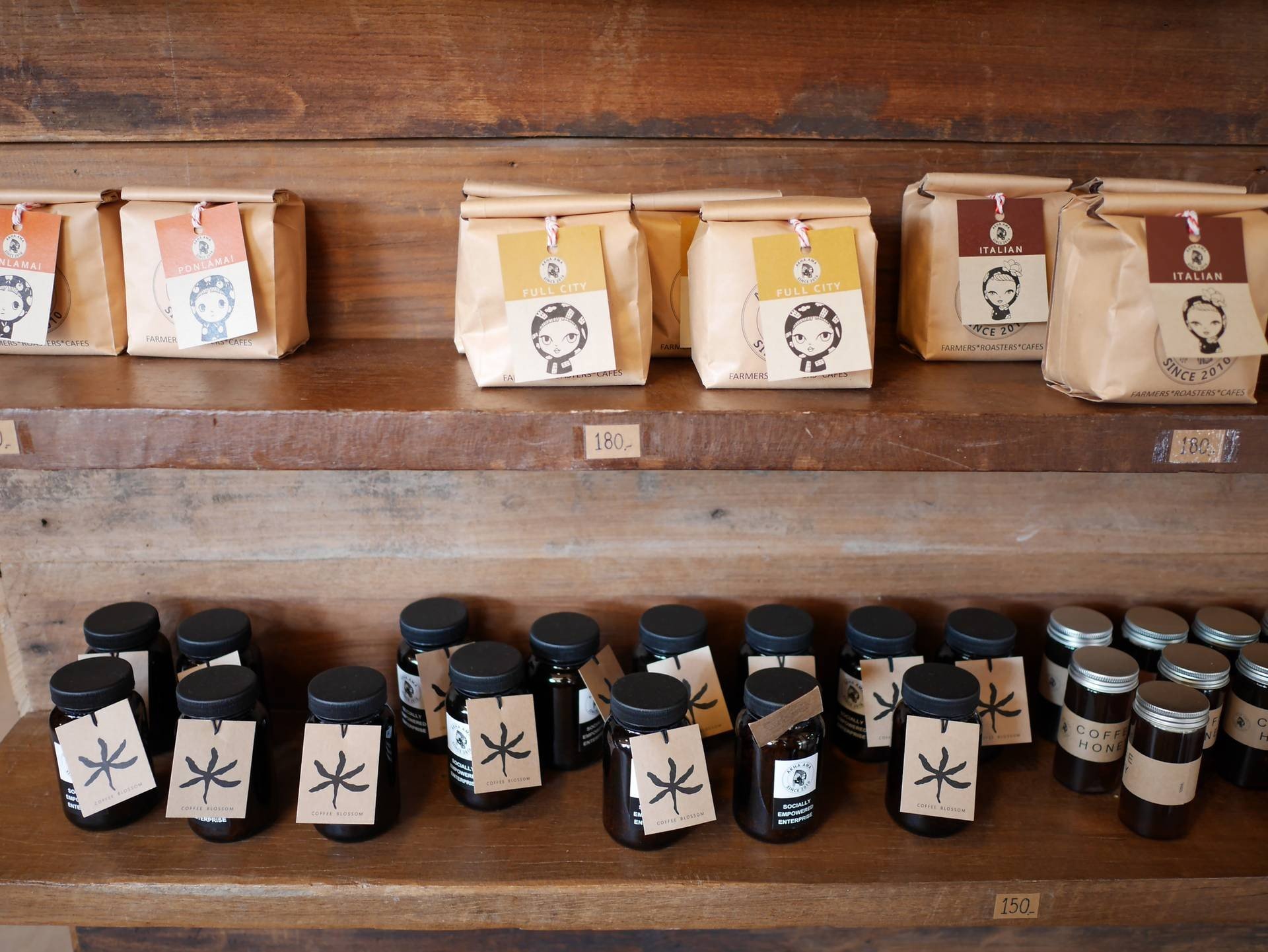 รีวิว Akha Ama Coffee Original สันติธรรม - กาแฟดี ที่นั่งมี ราคาย่อมเยาว์